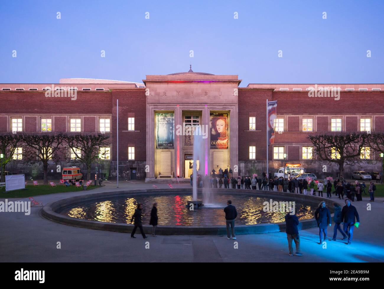 Ehrenhof fountain hi-res stock photography and images - Alamy