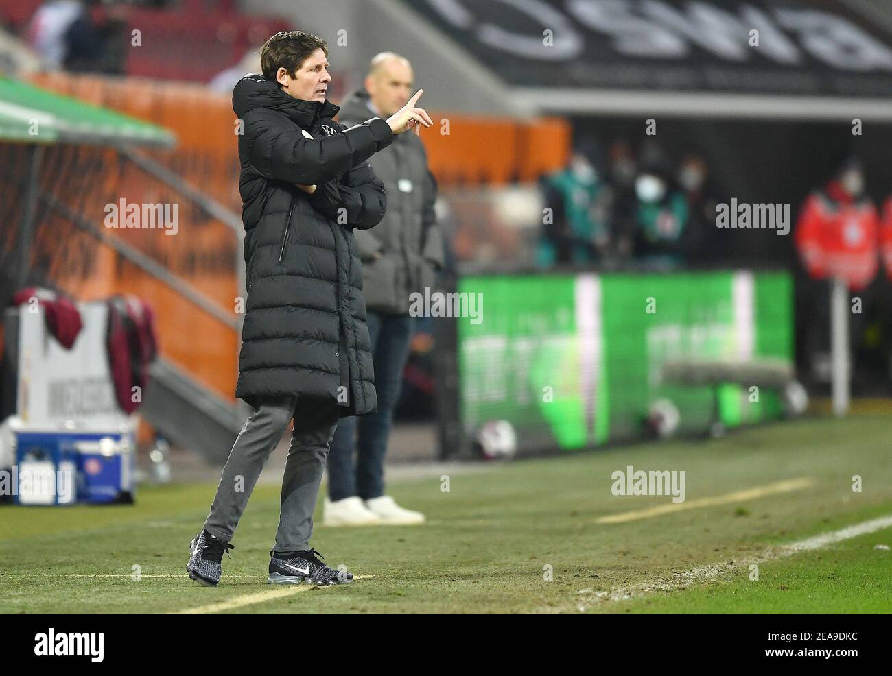 Oliver GLASNER (coach VFL Wolfsburg), gesture, gives instructions ...