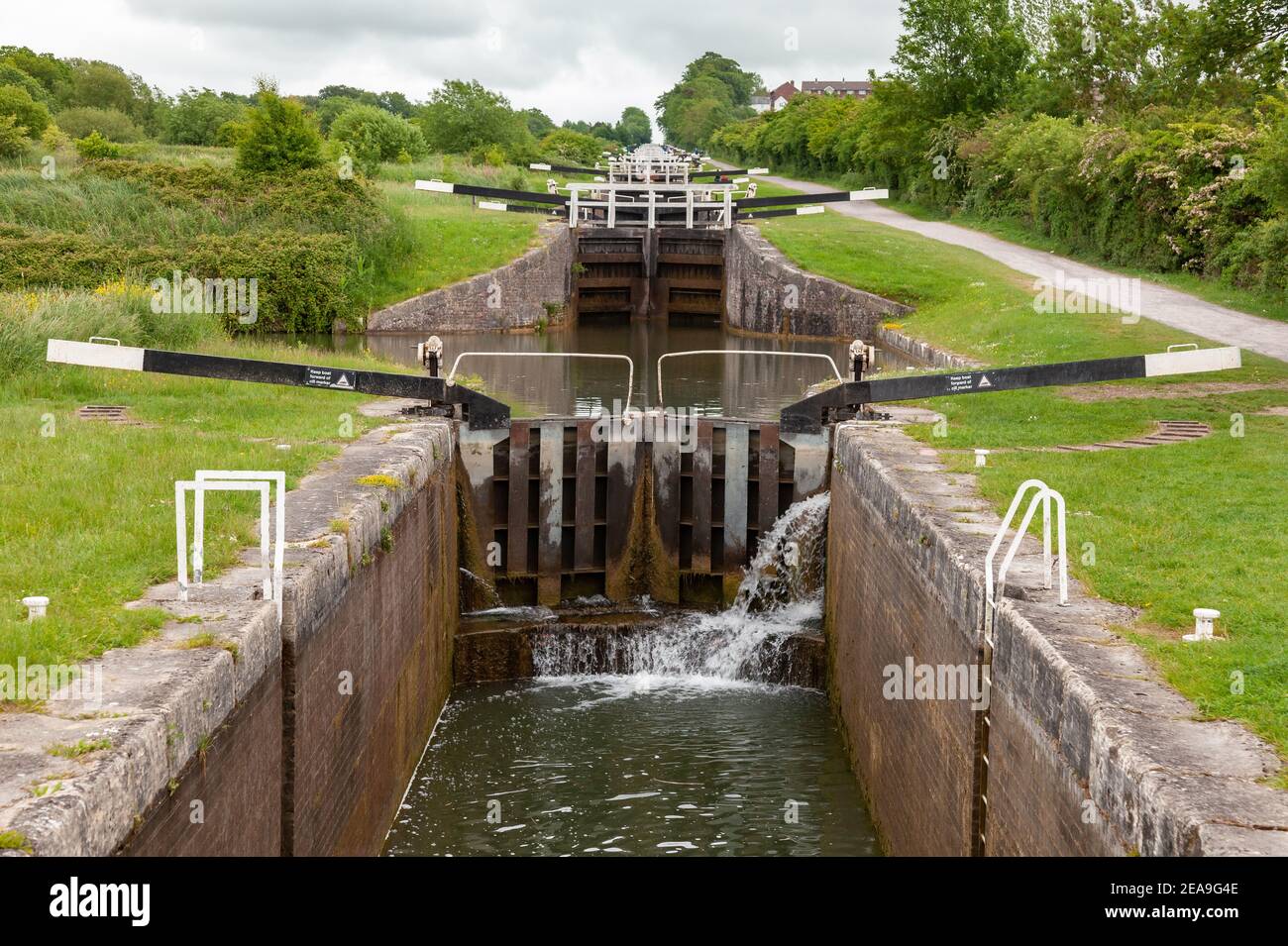 Caen hill lock in devizes hi-res stock photography and images - Alamy