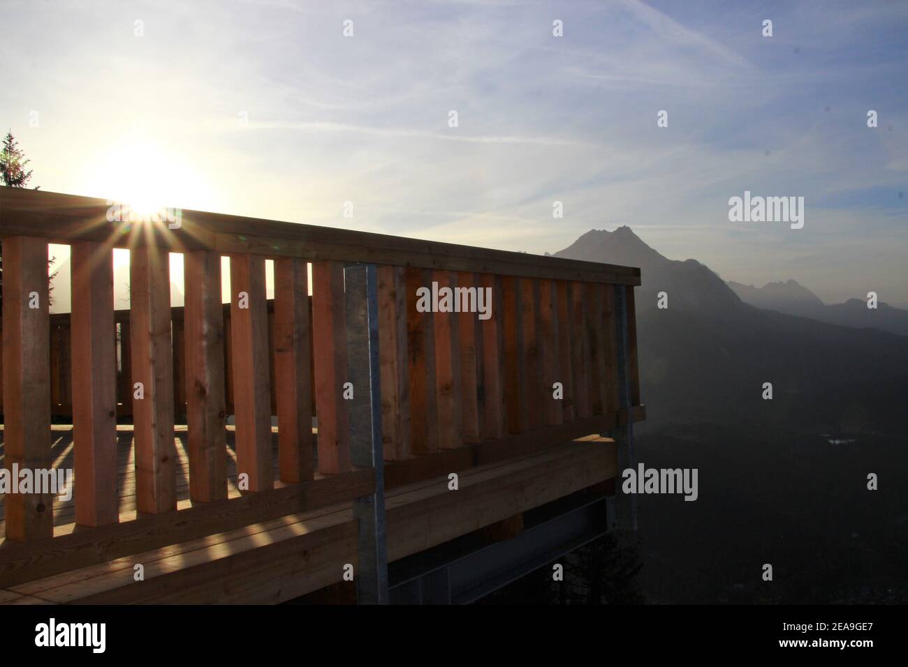 Mittenwalder Hütte, terrace in the sunset, behind the Wetterstein ...