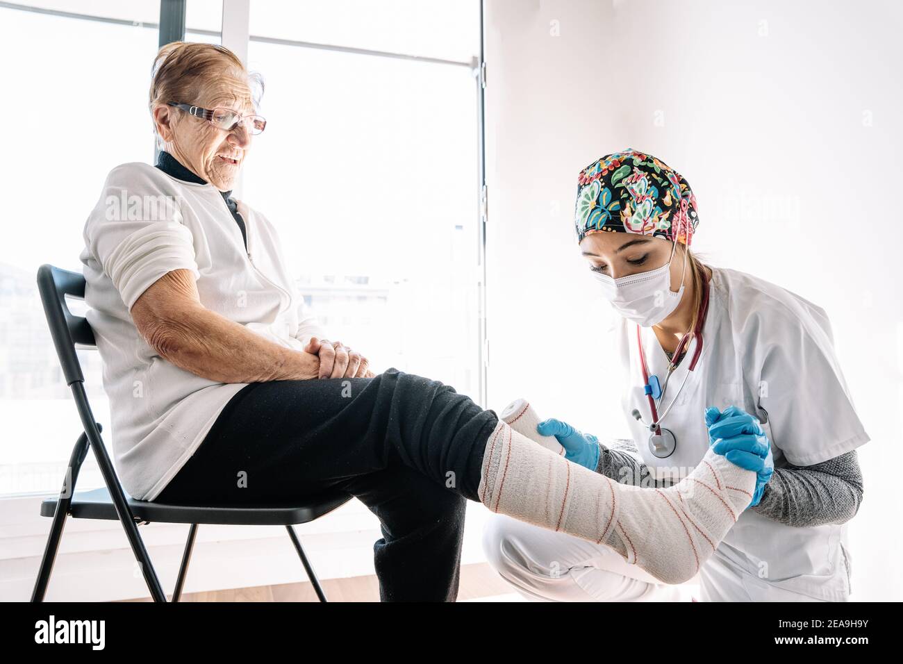 Wrapping leg hi-res stock photography and images - Alamy