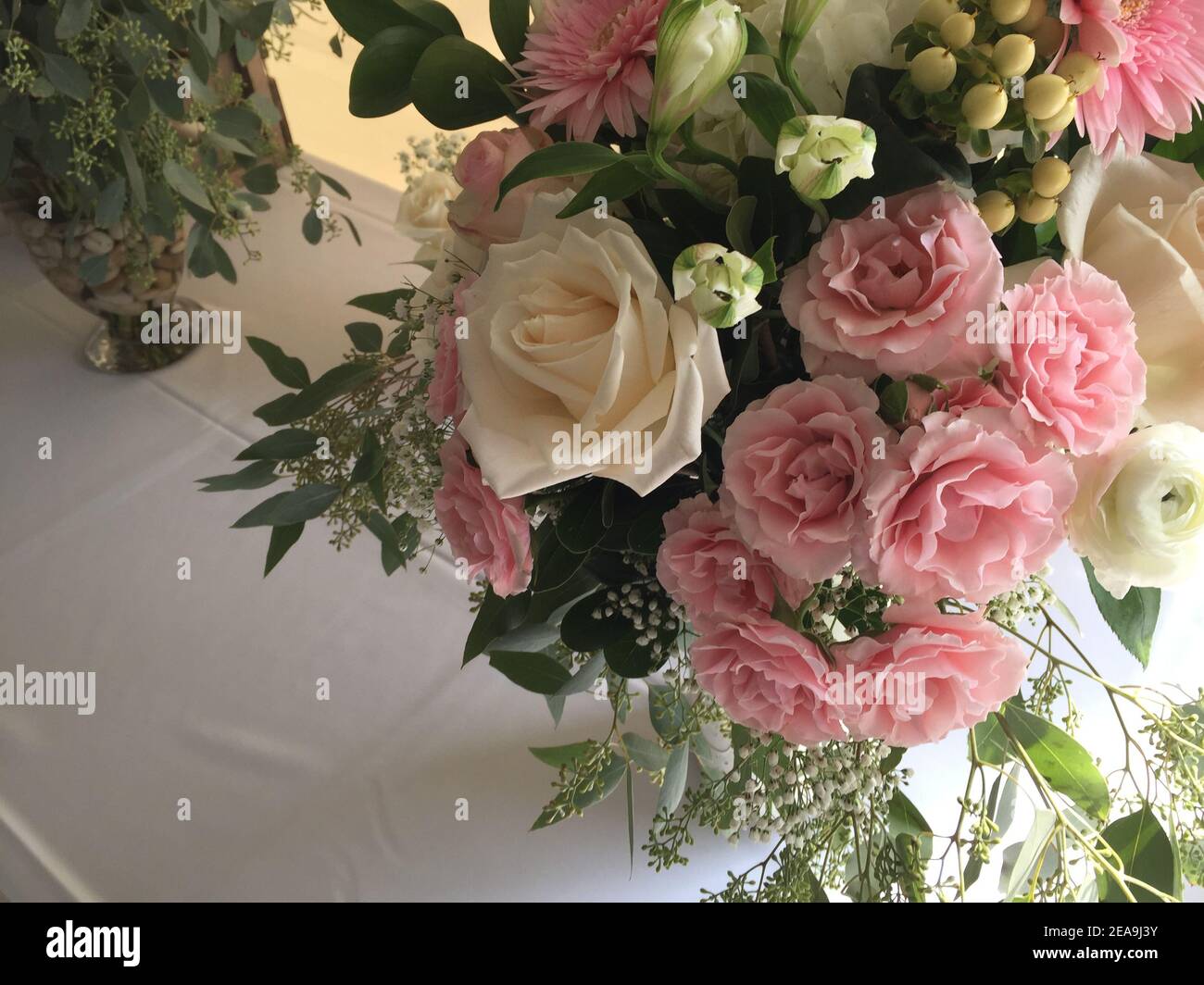 Wedding roses hi-res stock photography and images - Alamy