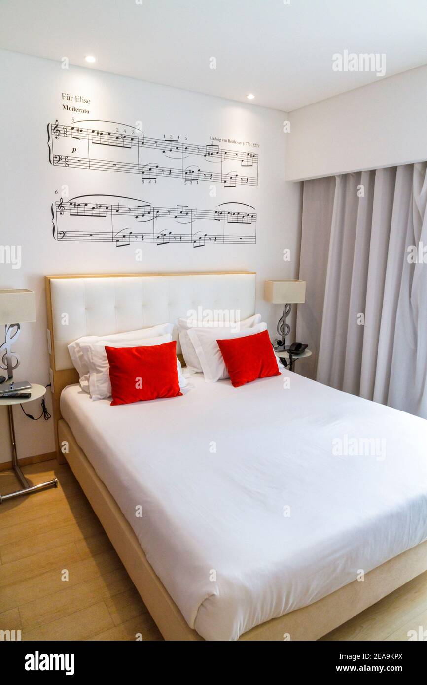 Musical guest hi-res stock photography and images - Alamy