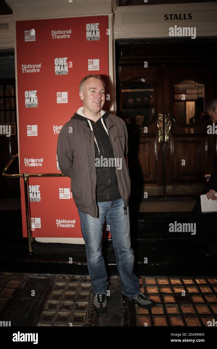 Steve Pemberton posing for photos on the red carpet before attending ...