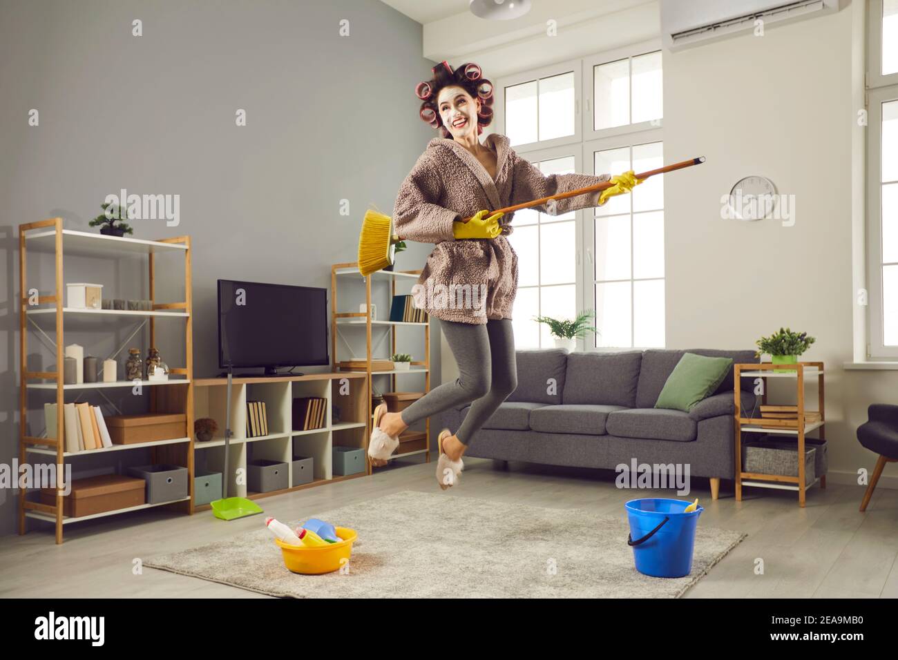 Tidying room hi-res stock photography and images - Alamy