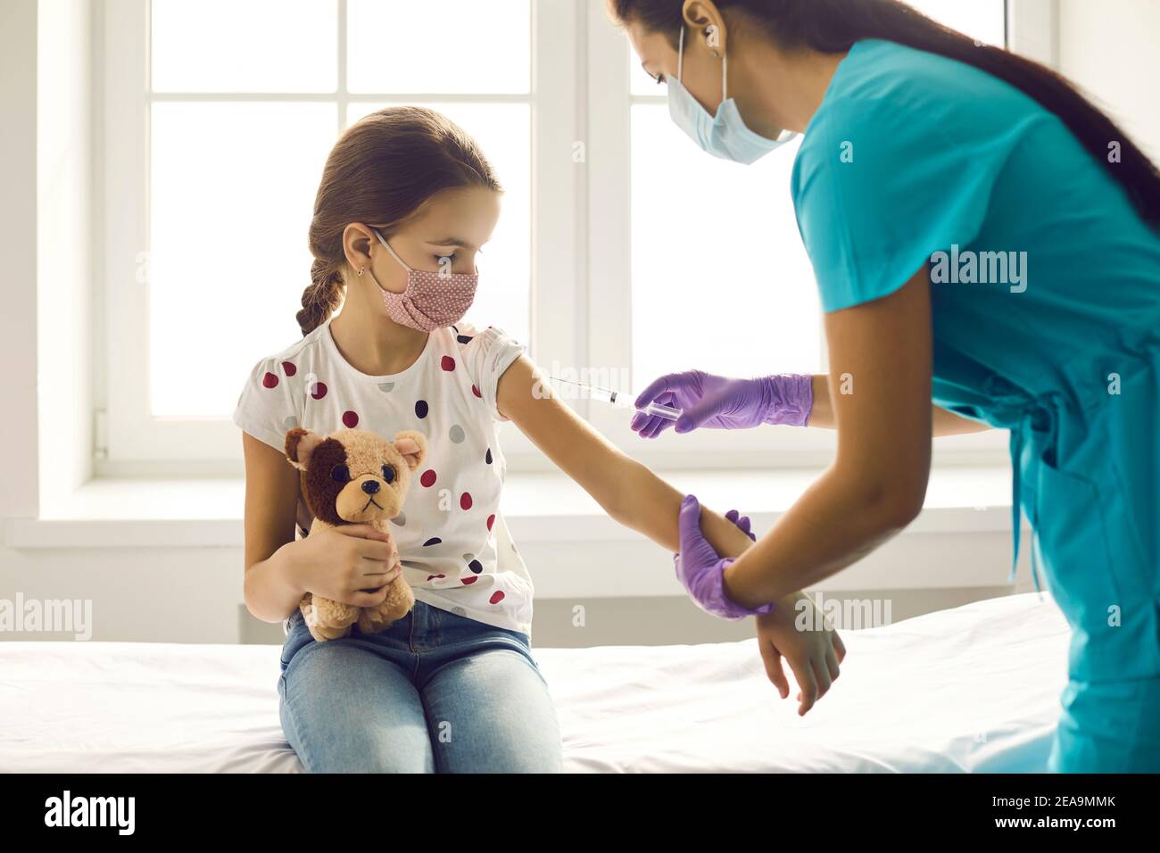 Child hospital arm hi-res stock photography and images - Alamy