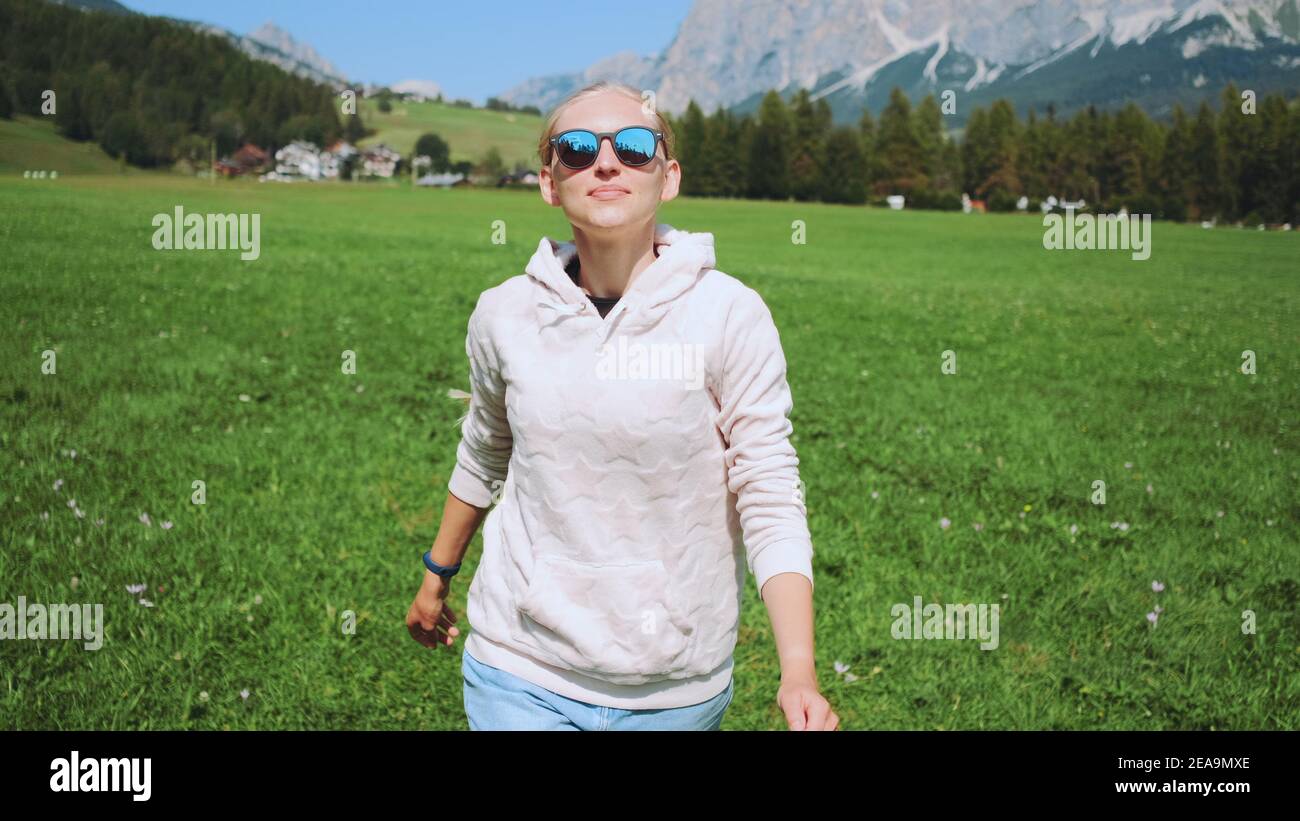 Back view blonde woman running hi-res stock photography and images - Alamy