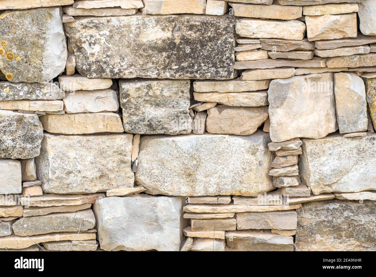 Stone wall forms hi-res stock photography and images - Alamy