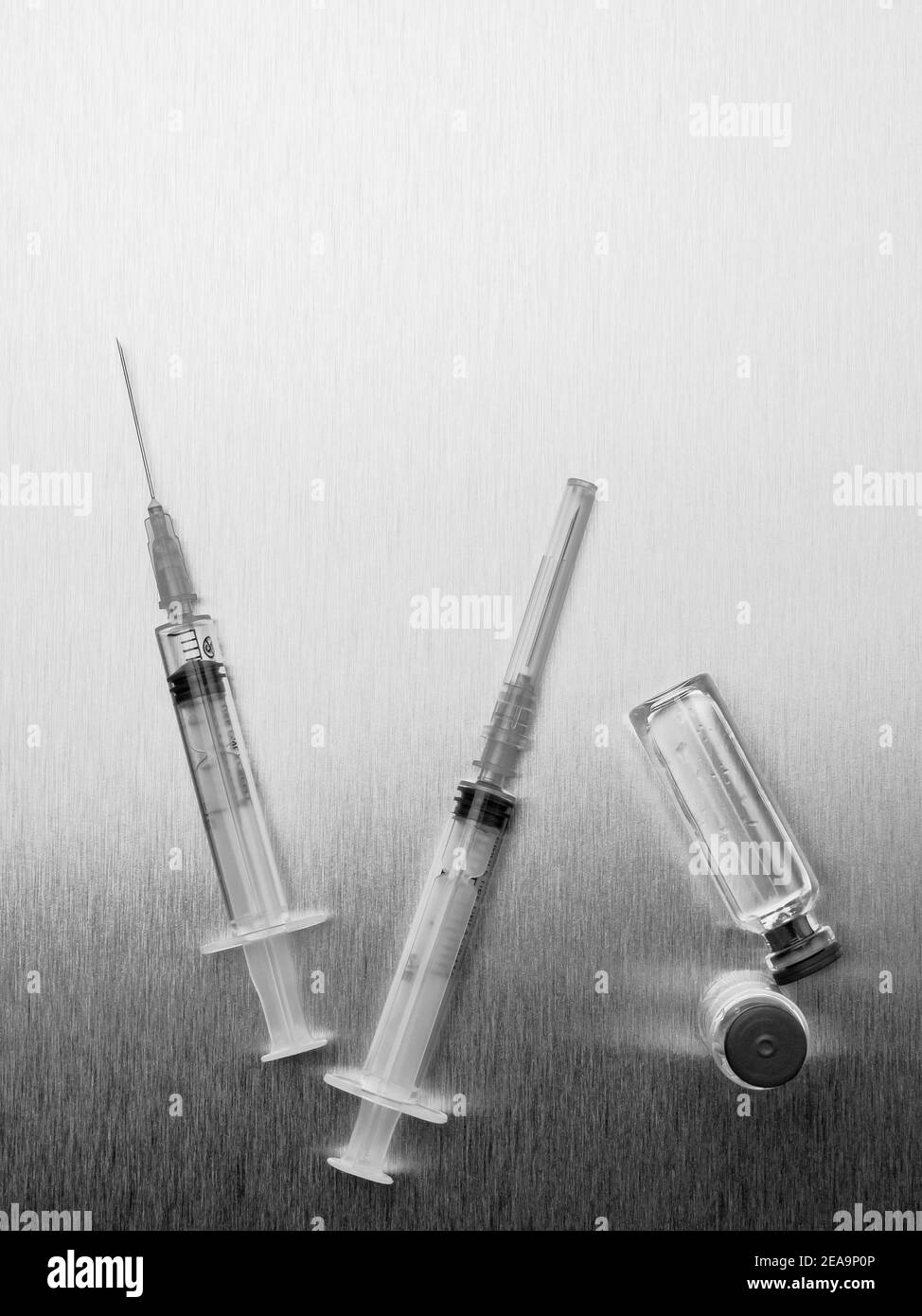 Vial syringe on black Black and White Stock Photos & Images - Alamy