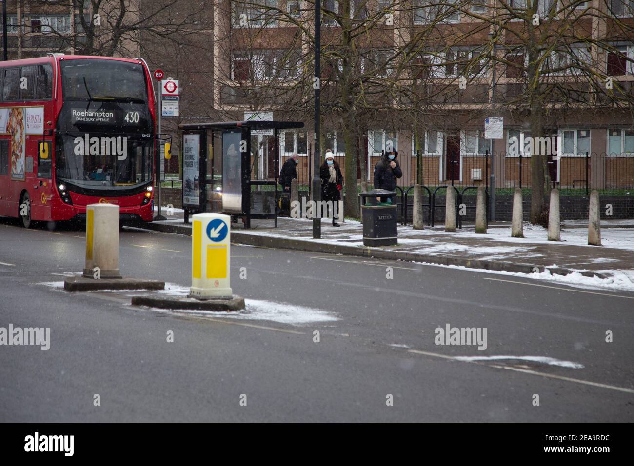 Buses in the snow hi-res stock photography and images - Alamy