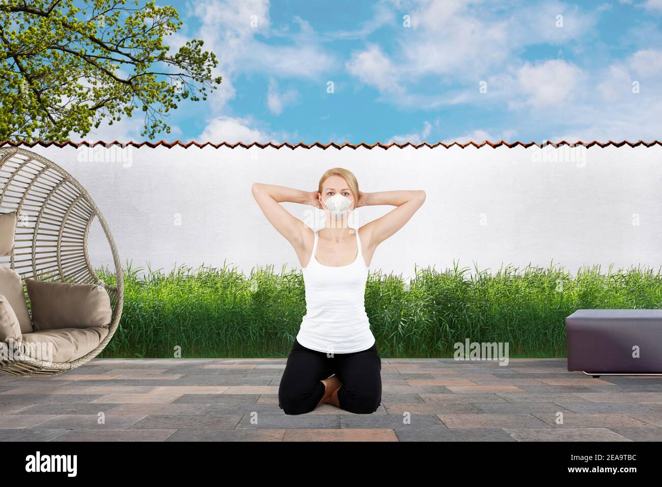 Kneel kneeling position posture hi-res stock photography and images - Alamy