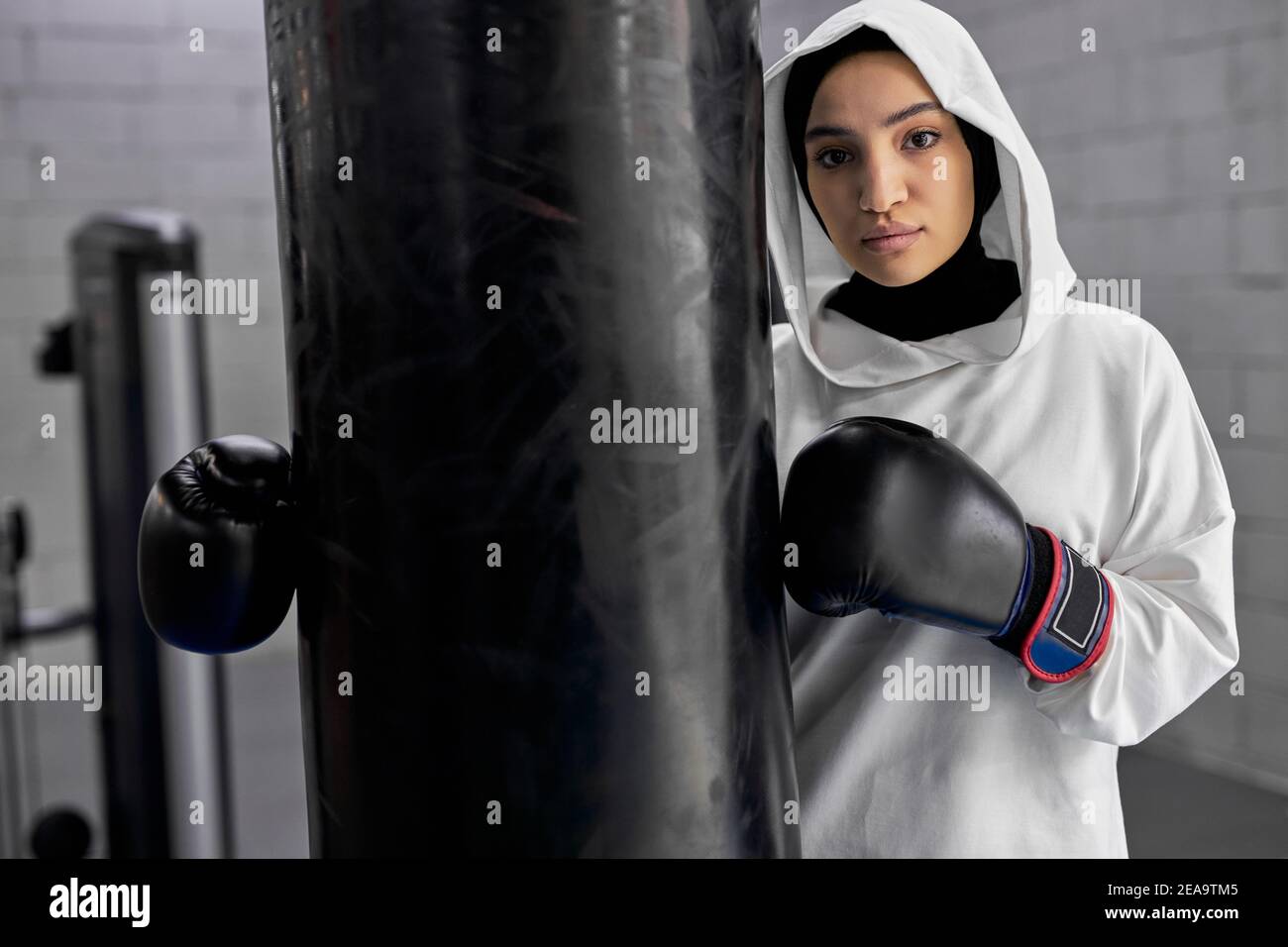 Female boxer hijab hi-res stock photography and images - Alamy