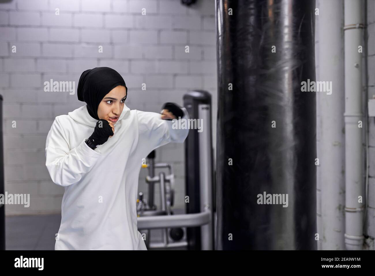 Female boxer hijab hi-res stock photography and images - Alamy