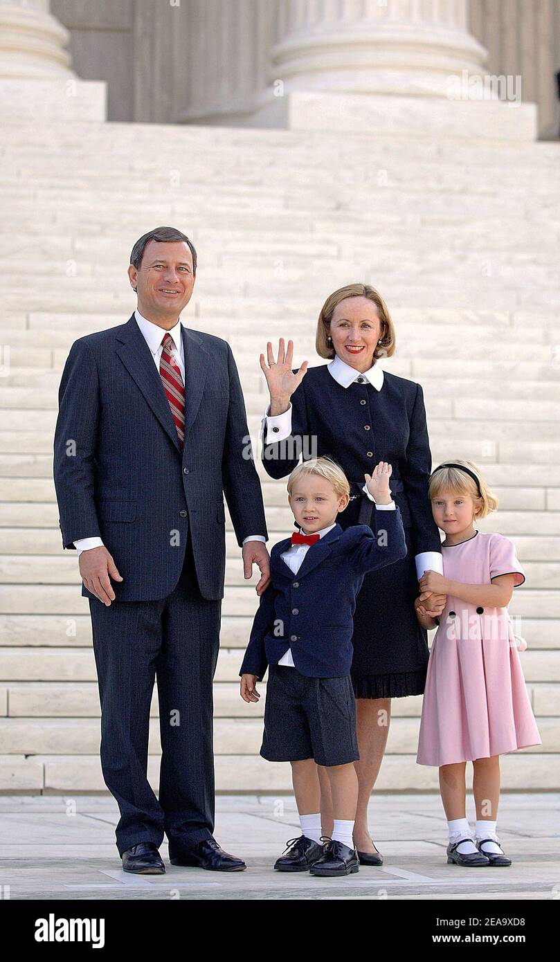Chief Justice John Roberts and his family poses in front of the Supreme ...