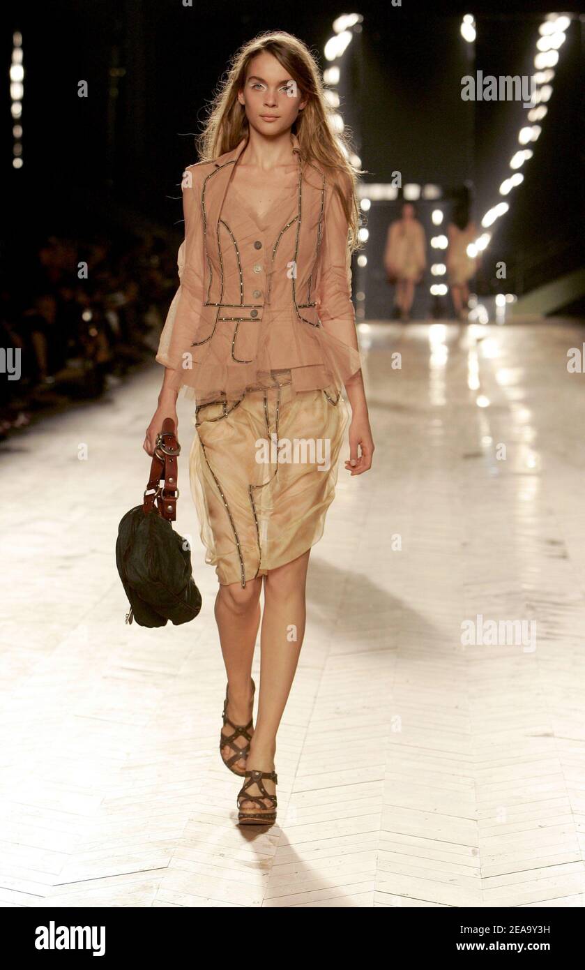 Dior spring summer 2006 ready to wear hi-res stock photography and ...