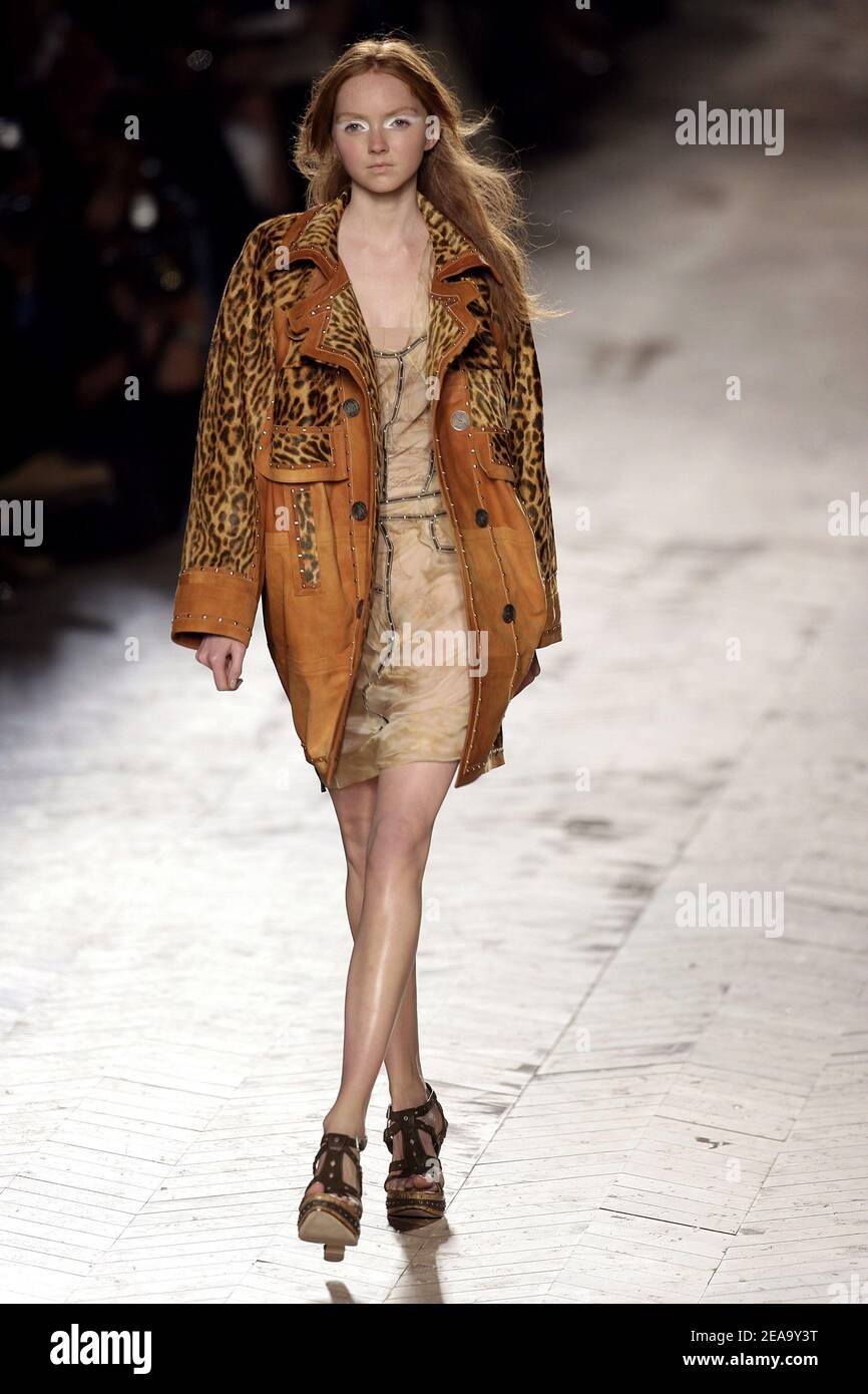 Dior spring summer 2006 ready to wear hi-res stock photography and ...