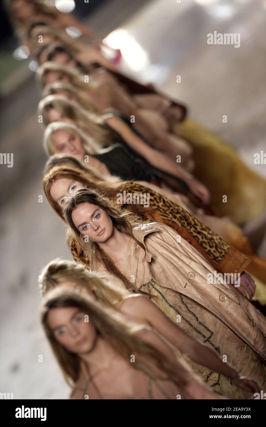 Dior spring summer 2006 ready to wear hi-res stock photography and ...