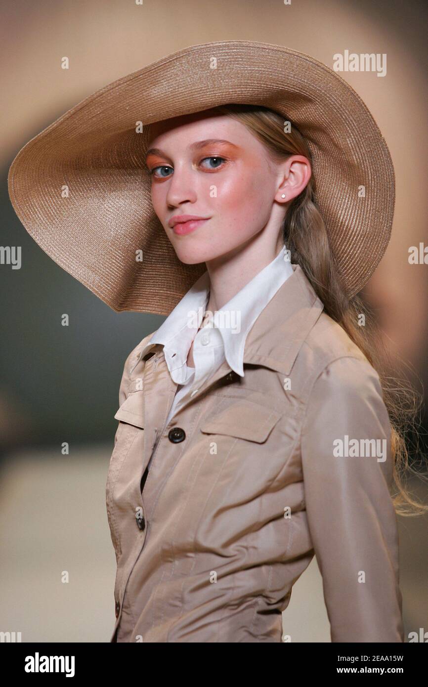 Celine paris catwalk 2006 hi-res stock photography and images - Alamy