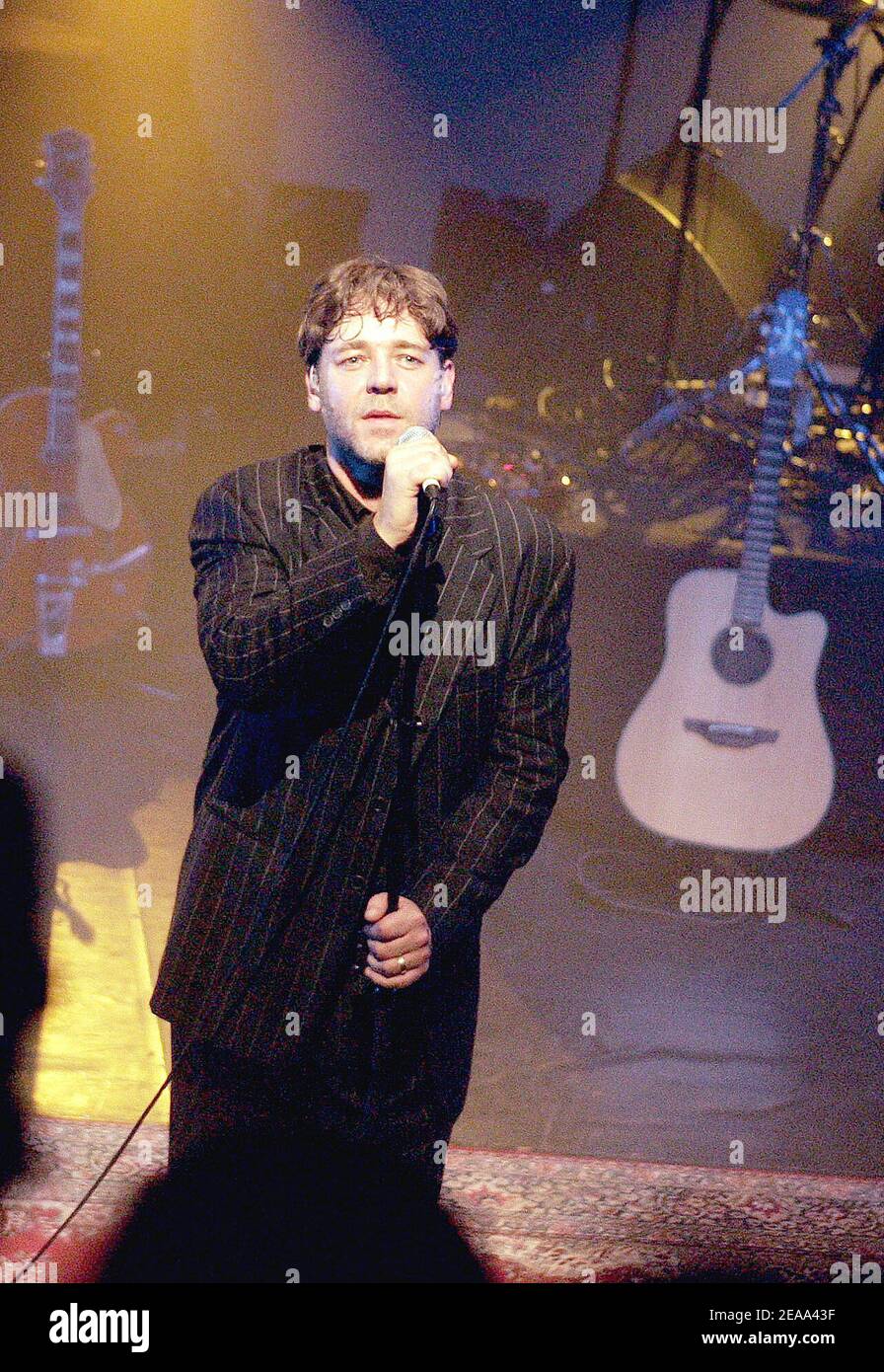 New Zealand born actor Russell Crowe performs with his band at 'L ...