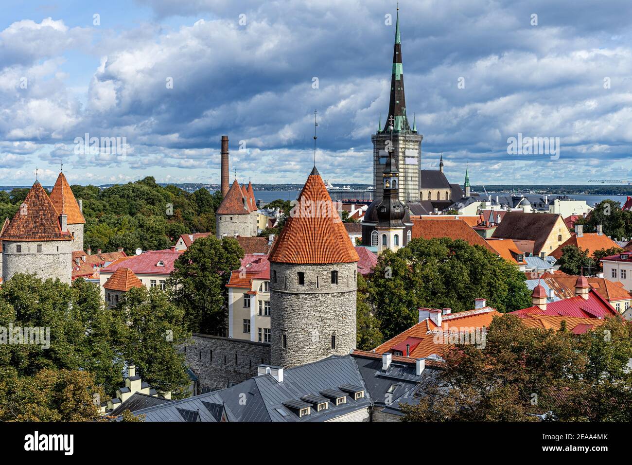 Scenic beautiful aerial skyline panorama of the Old Town in Tallinn ...