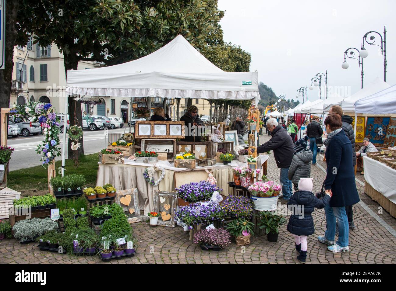 Promenade market hi-res stock photography and images - Alamy