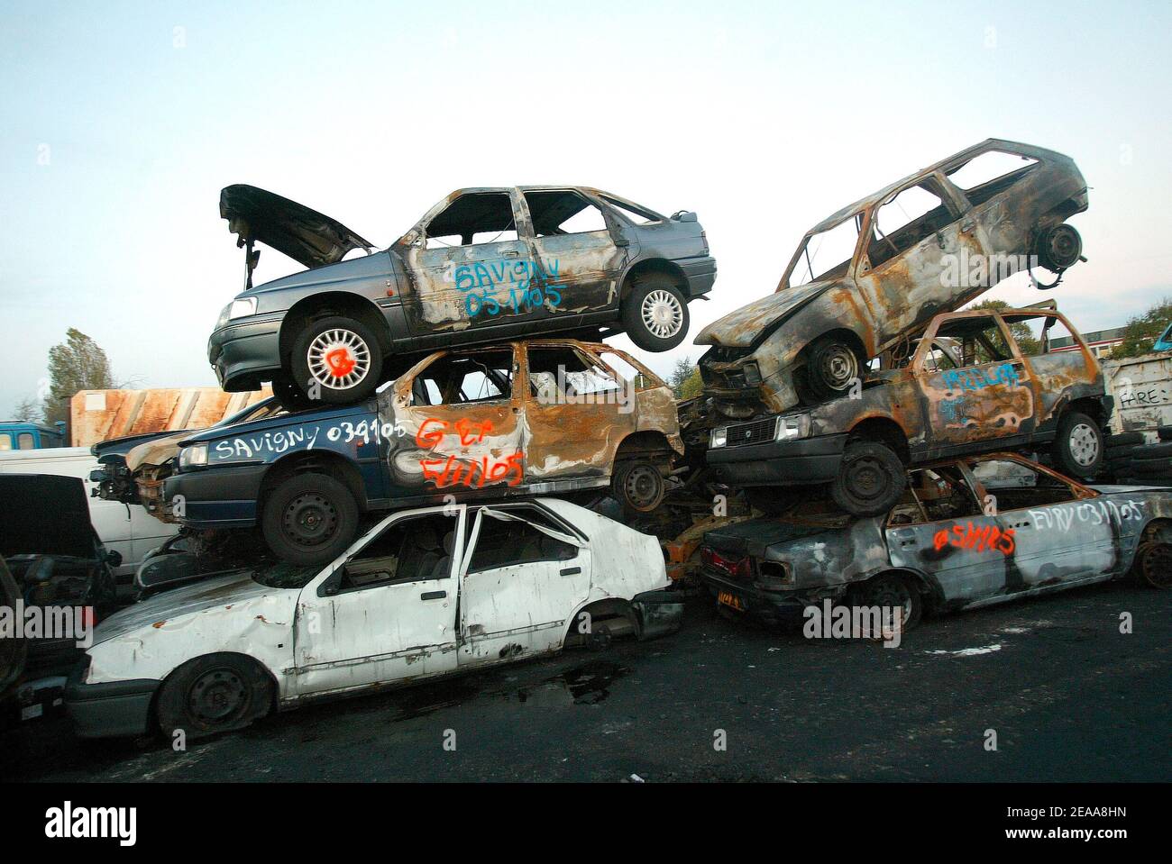 France riots cars hi-res stock photography and images - Alamy