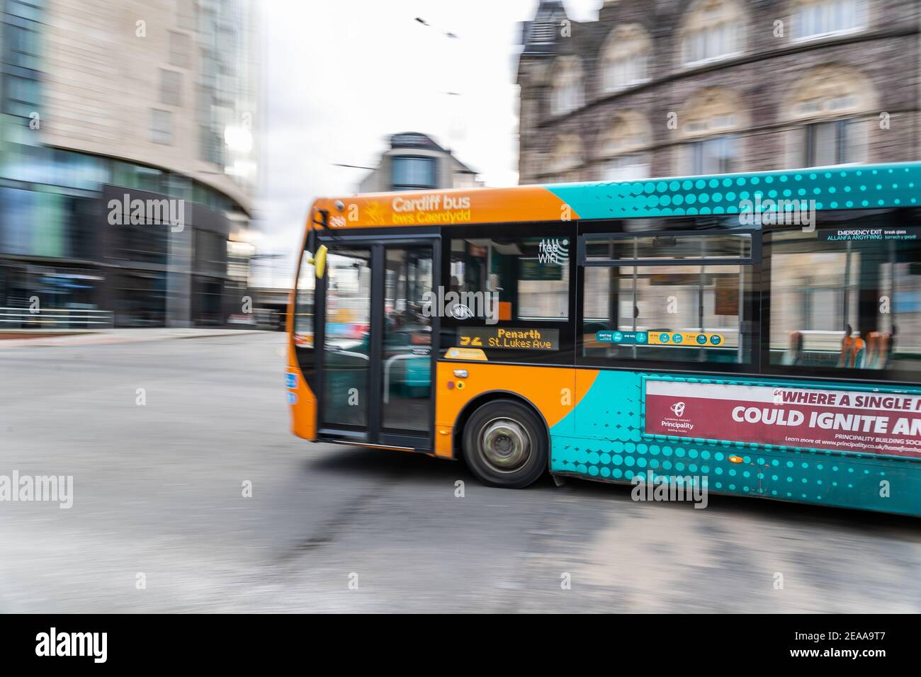 Cardiff bus hi-res stock photography and images - Alamy