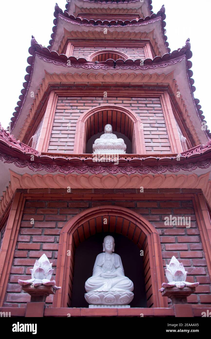 Pagoda with marble figures hi-res stock photography and images - Alamy