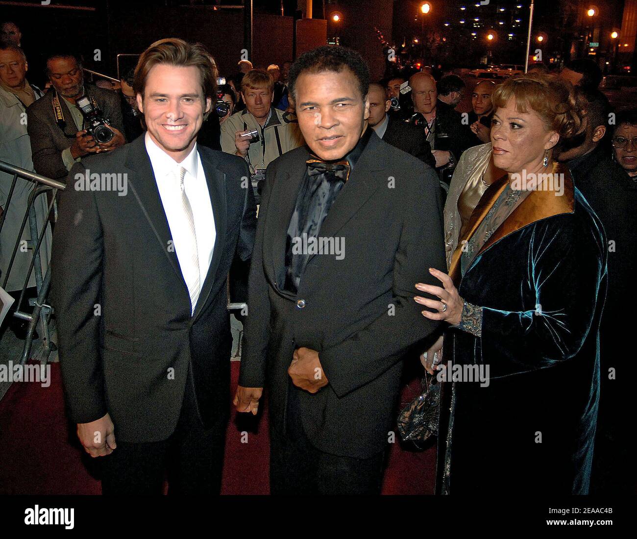 Muhammad Ali poses with his wife and actor Jim Carrey at the Red Carpet ...