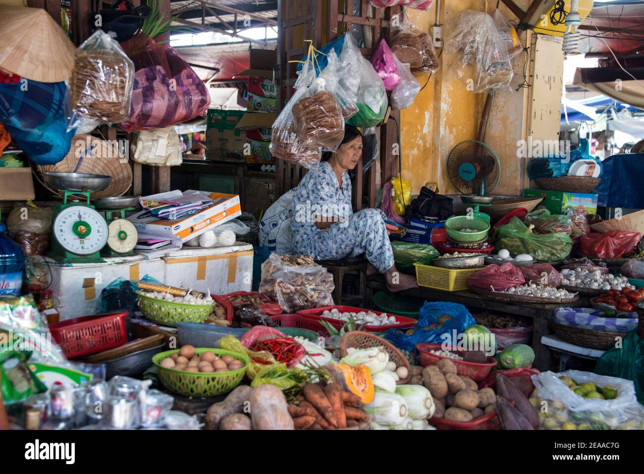 Market window hi-res stock photography and images - Alamy