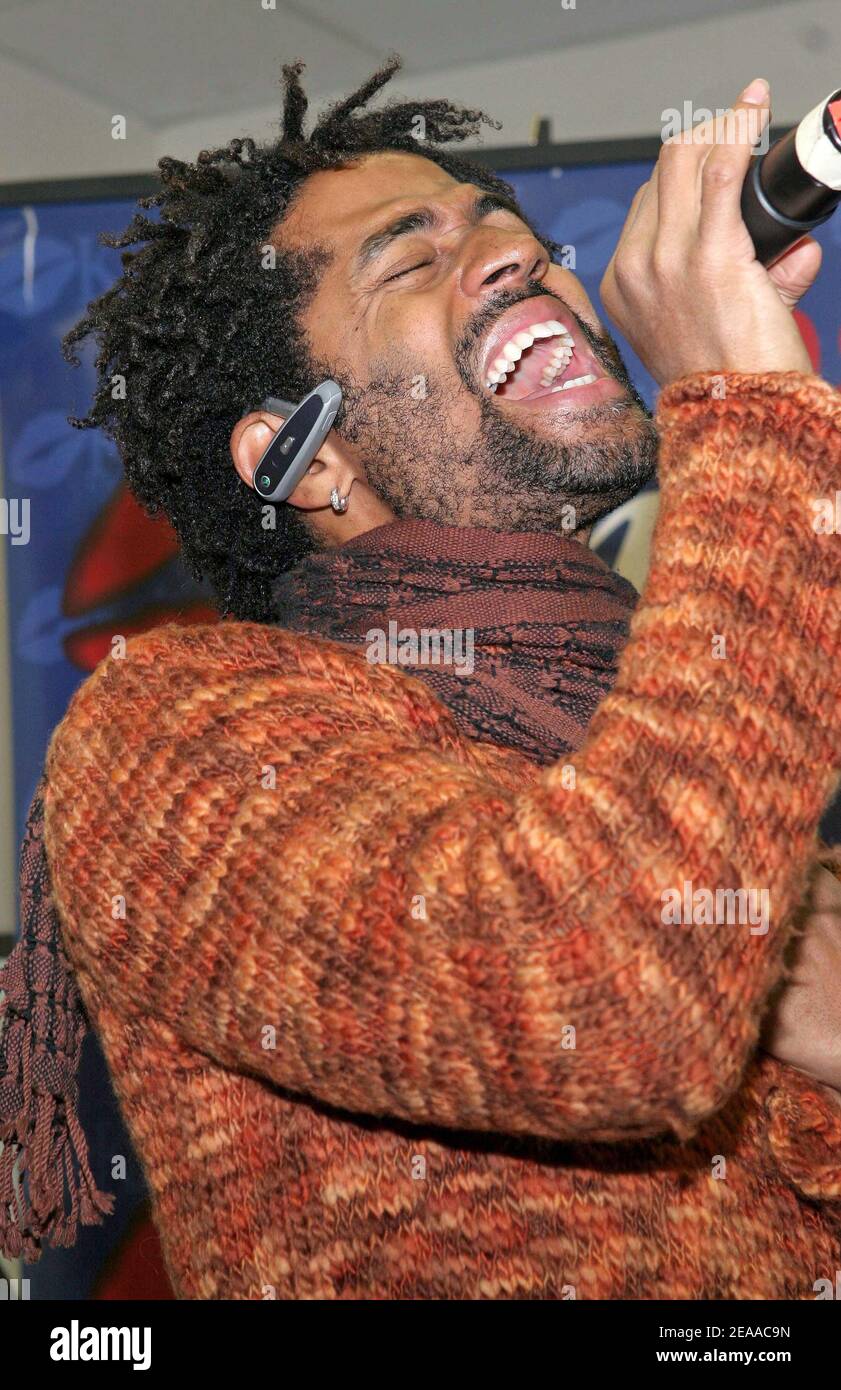 Halle Berry's ex boyfriend, Eric Benet, performs songs from his new ...