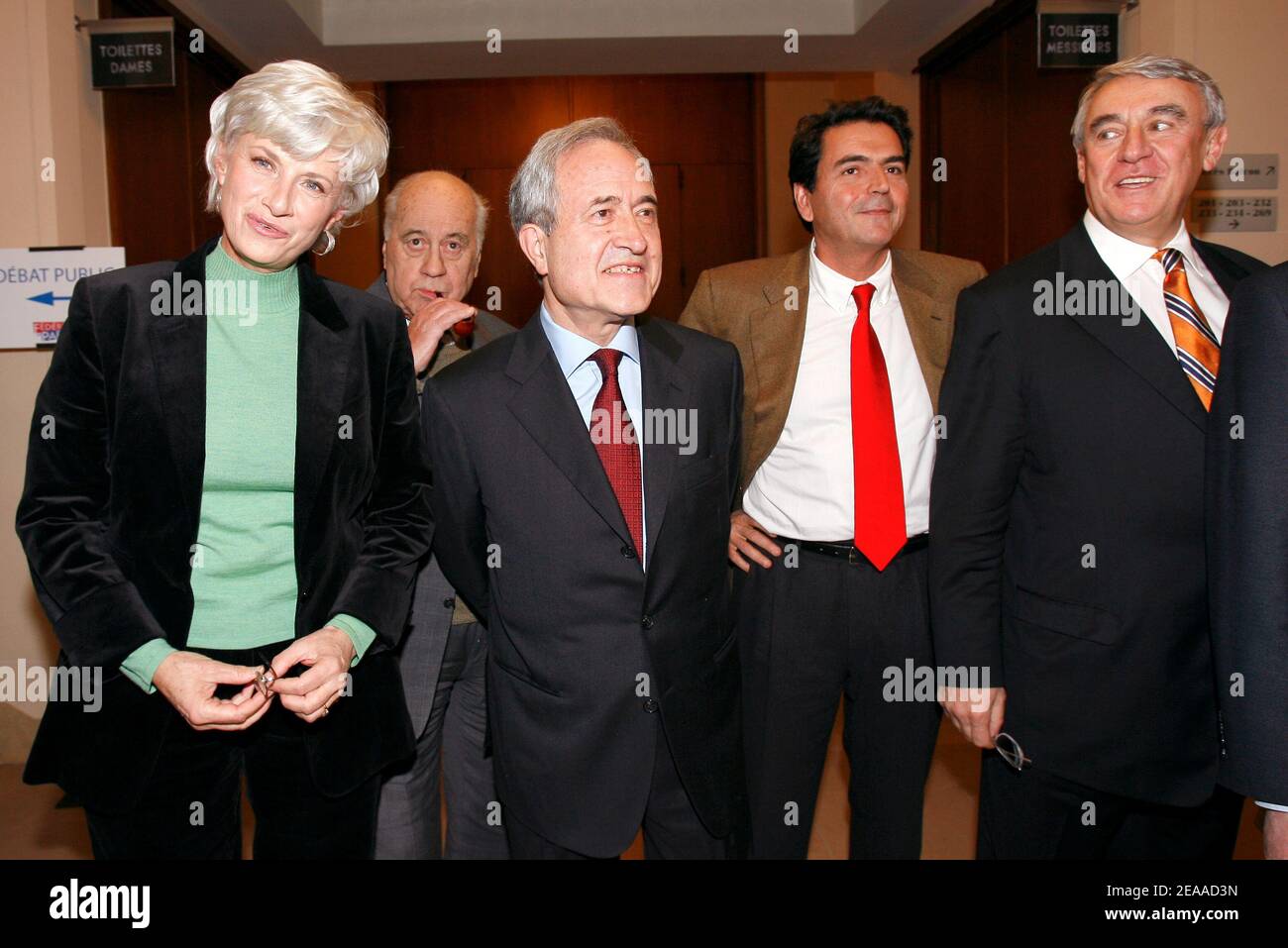 L plan maison hi-res stock photography and images - Alamy