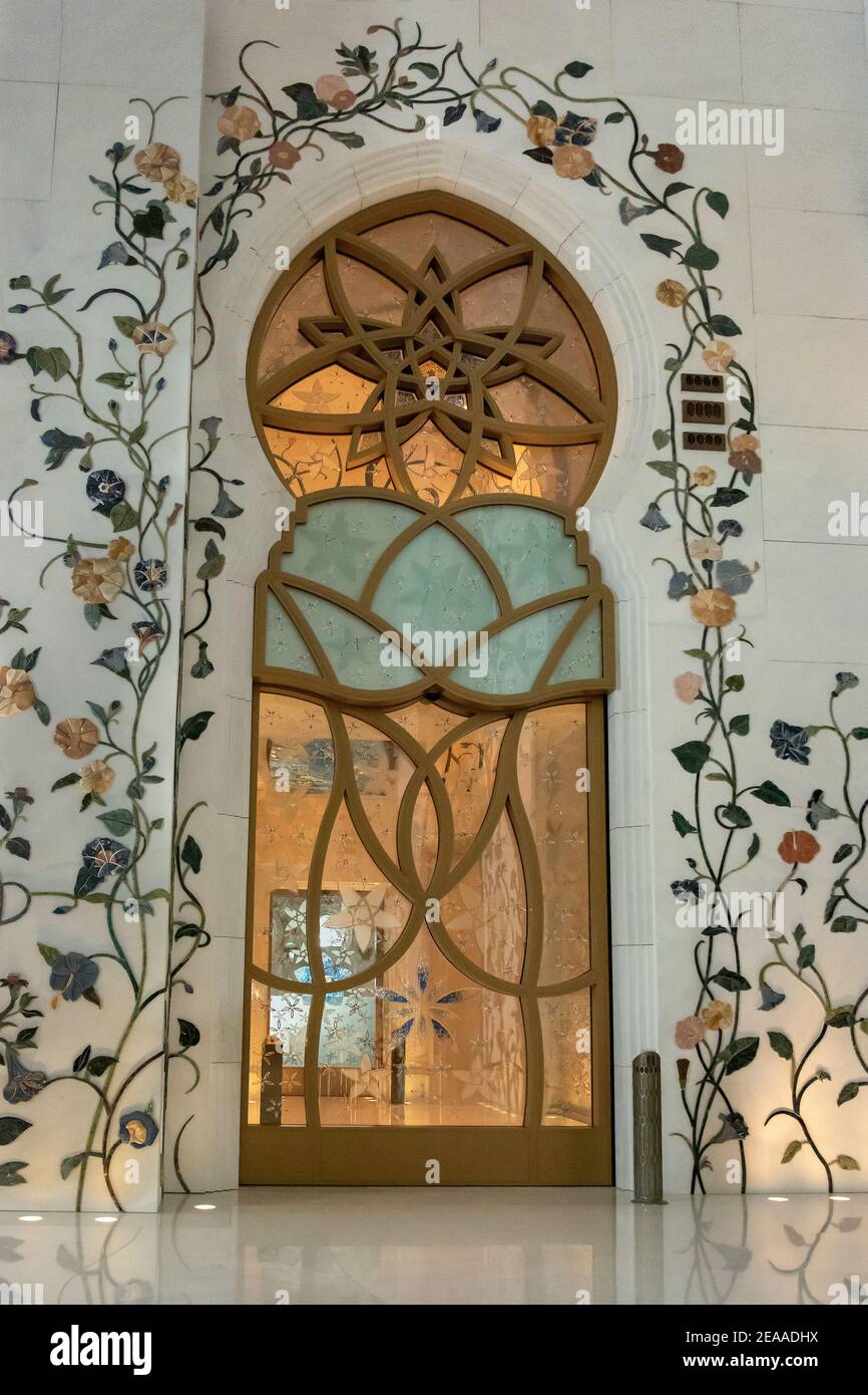 Ornate door to prayer hall, Sheikh Zayed Grand Mosque, Abu Dhabi, UAE ...