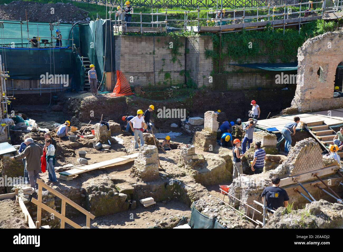 Archeologists hi-res stock photography and images - Alamy