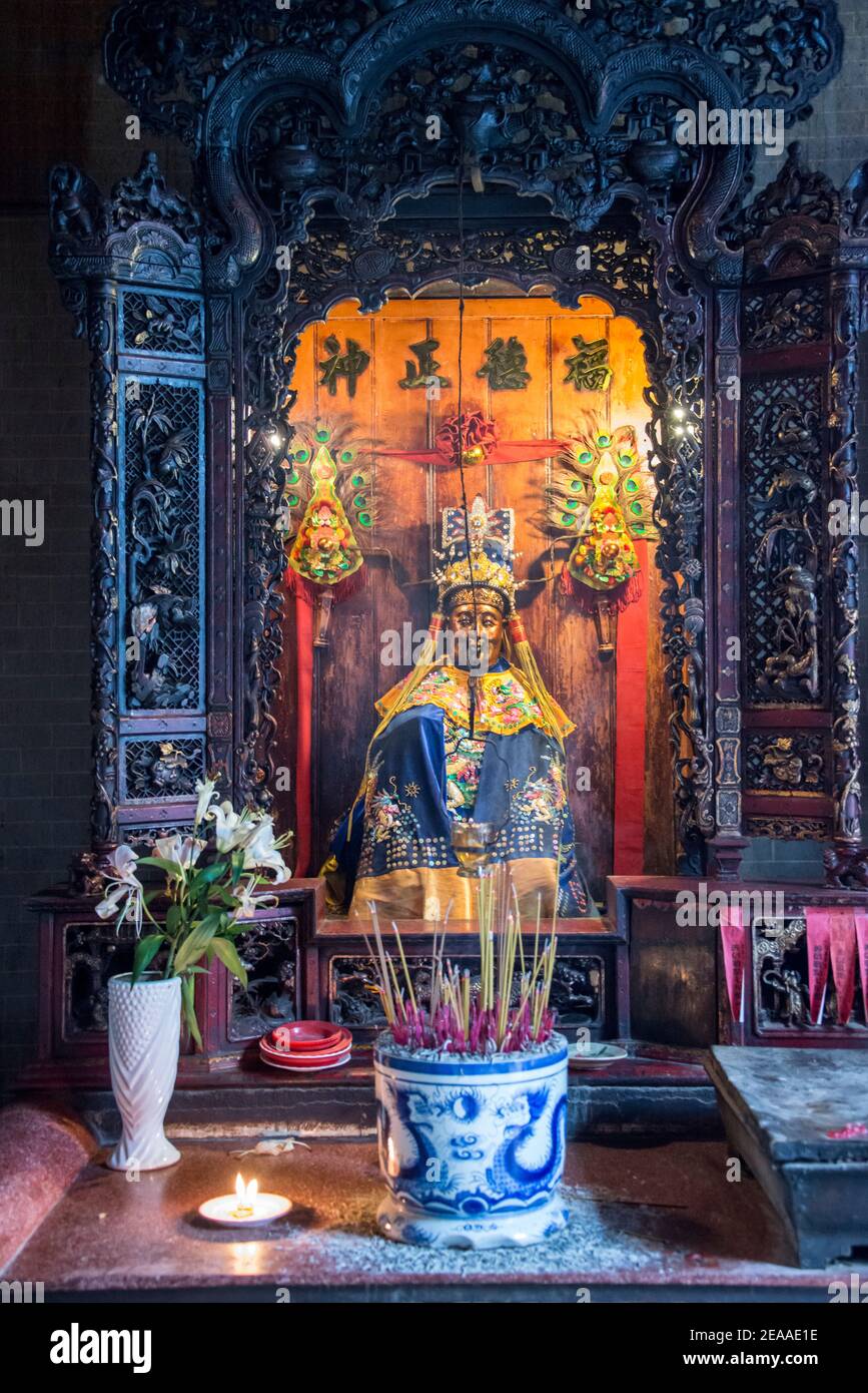 Altar in the temple hi-res stock photography and images - Alamy