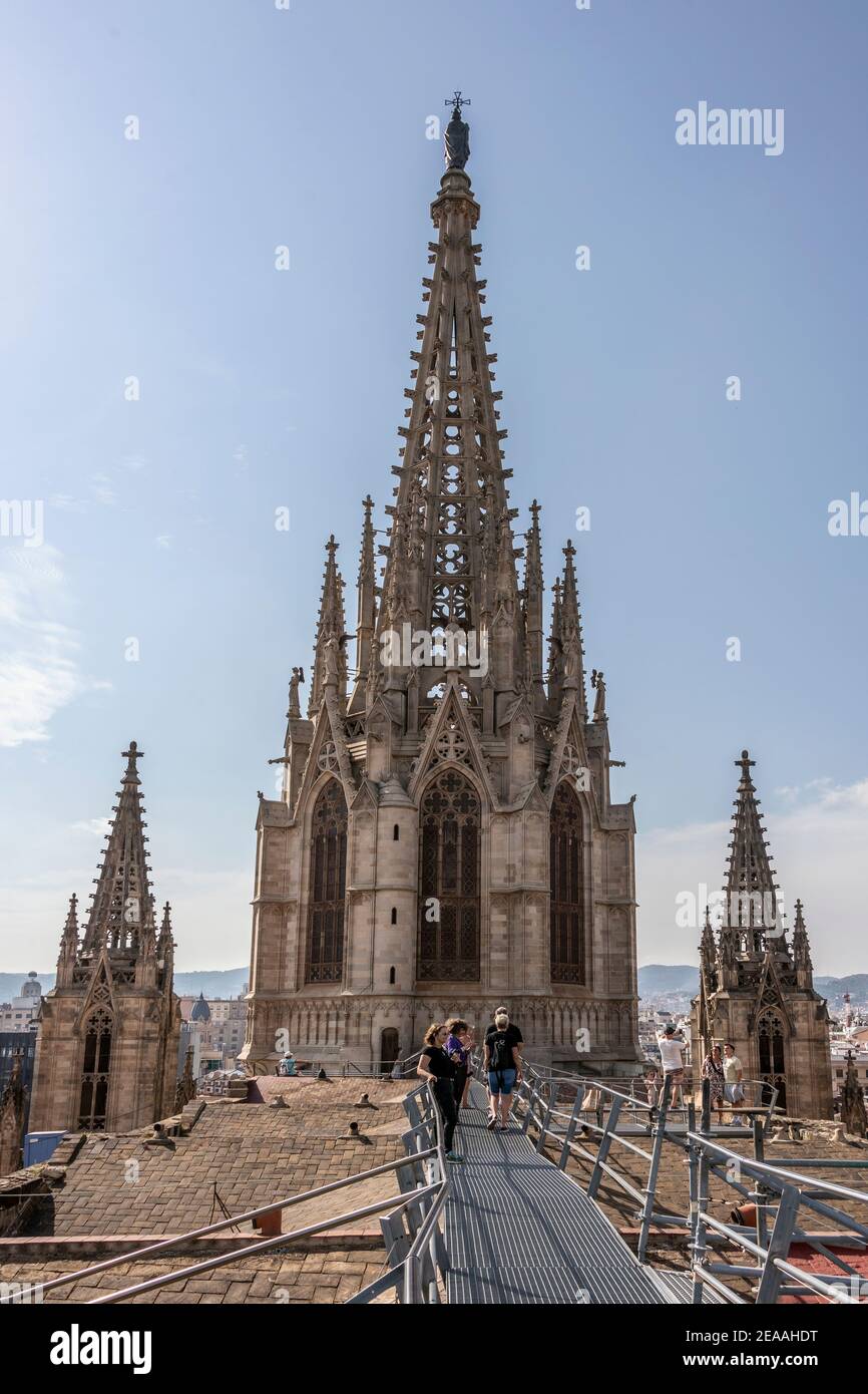 Spires, statues and gargoyles, roof-top, Barcelona Cathedral, Barcelona ...