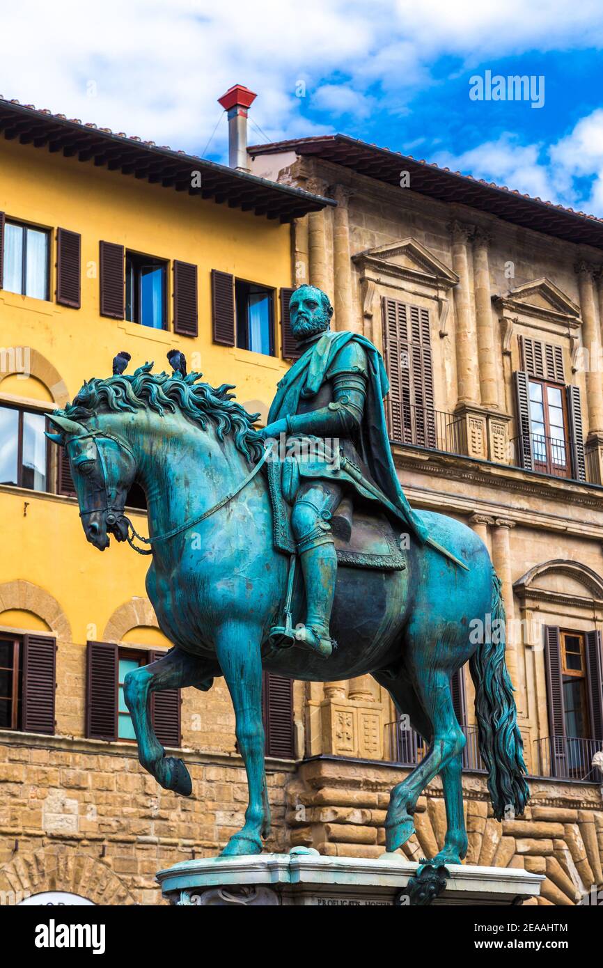 Statue of Cosimo I de Medici in Florence, Italy Stock Photo - Alamy