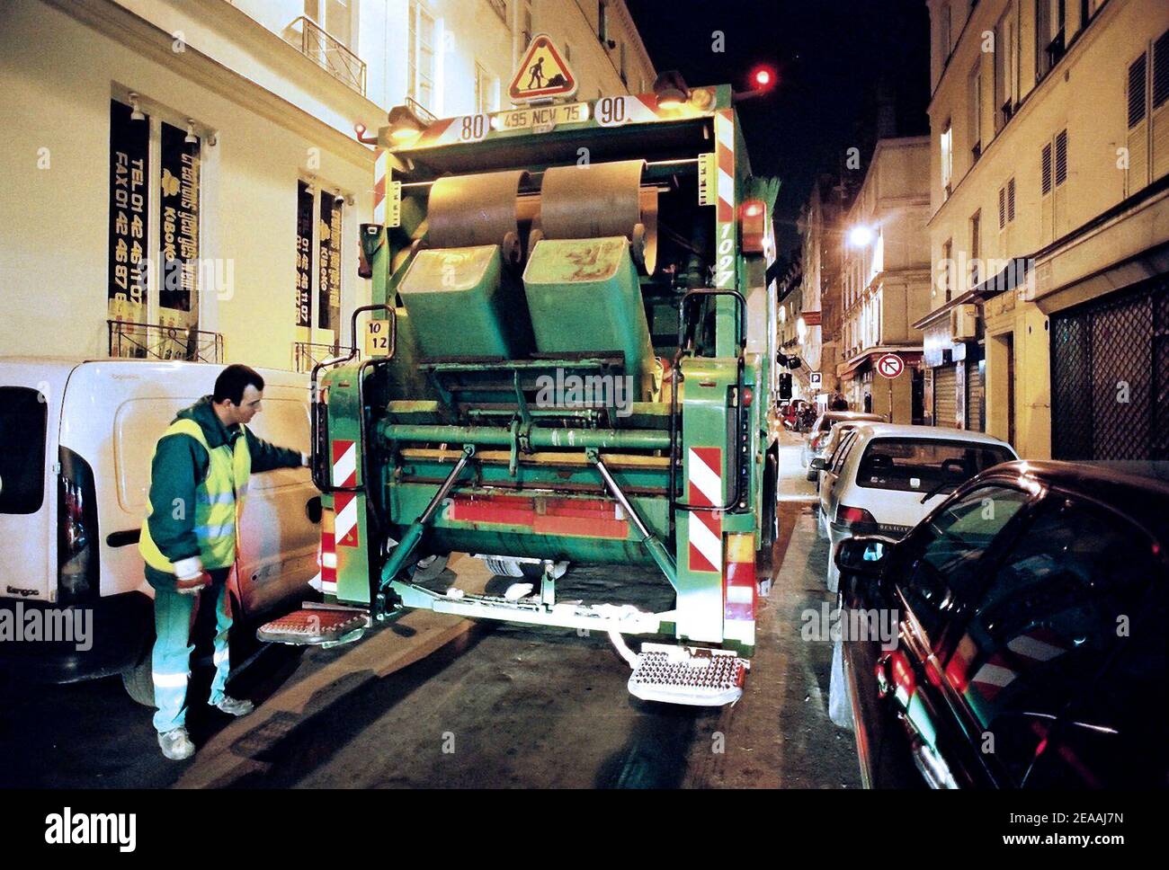 Poubelle paris hi-res stock photography and images - Alamy