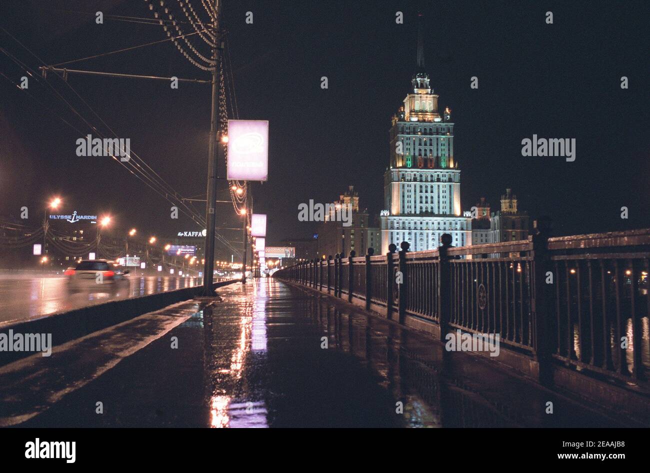 Sponge cake tower hi-res stock photography and images - Alamy