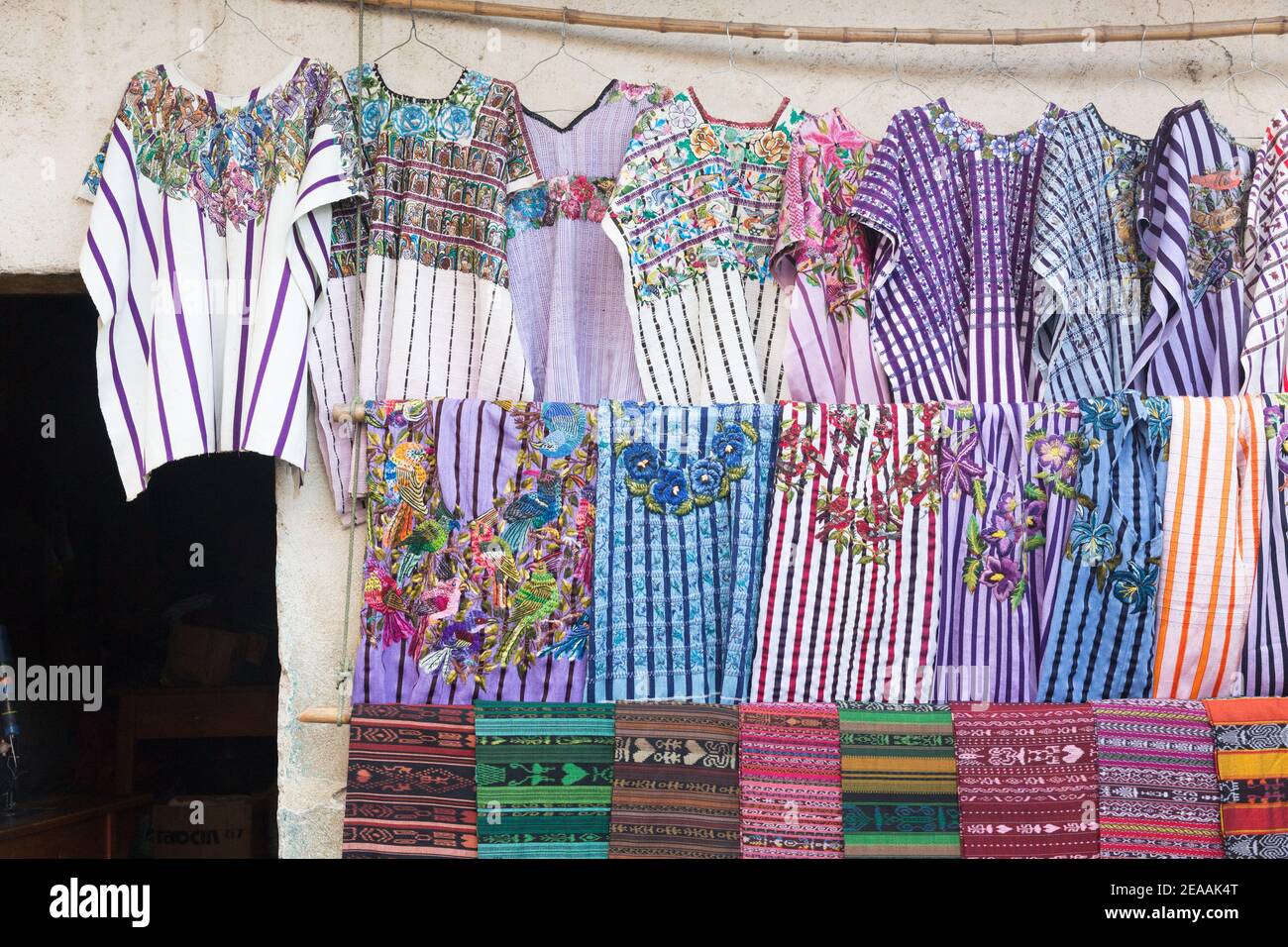 Huipil guatemala hi-res stock photography and images - Alamy