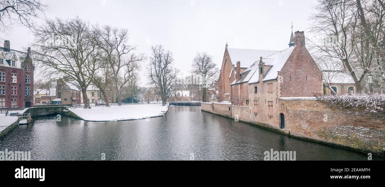 Bruges snow belfort hi-res stock photography and images - Alamy