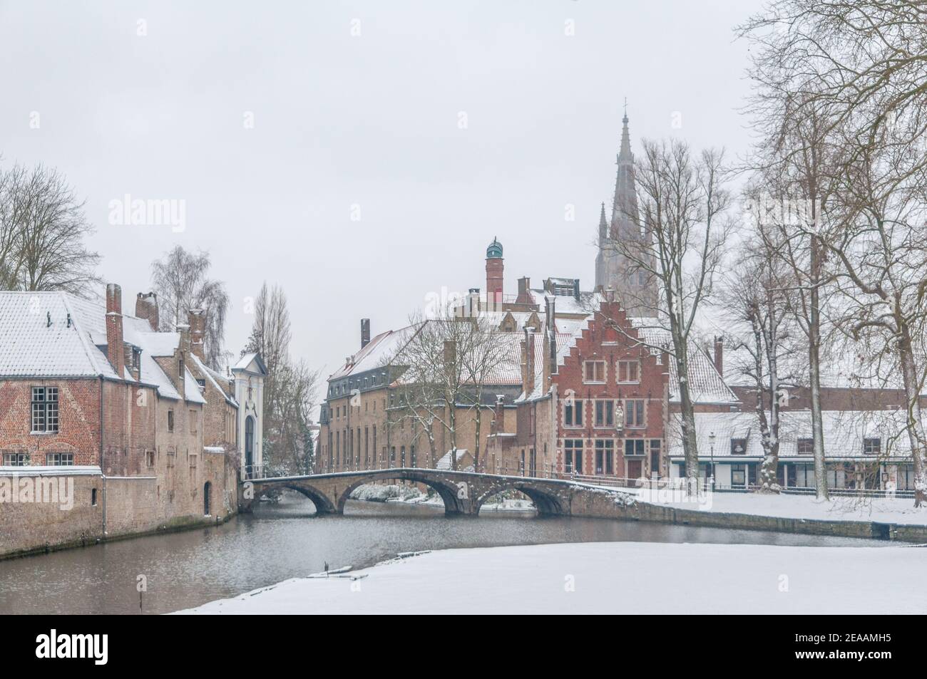 Bruges snow belfort hi-res stock photography and images - Alamy