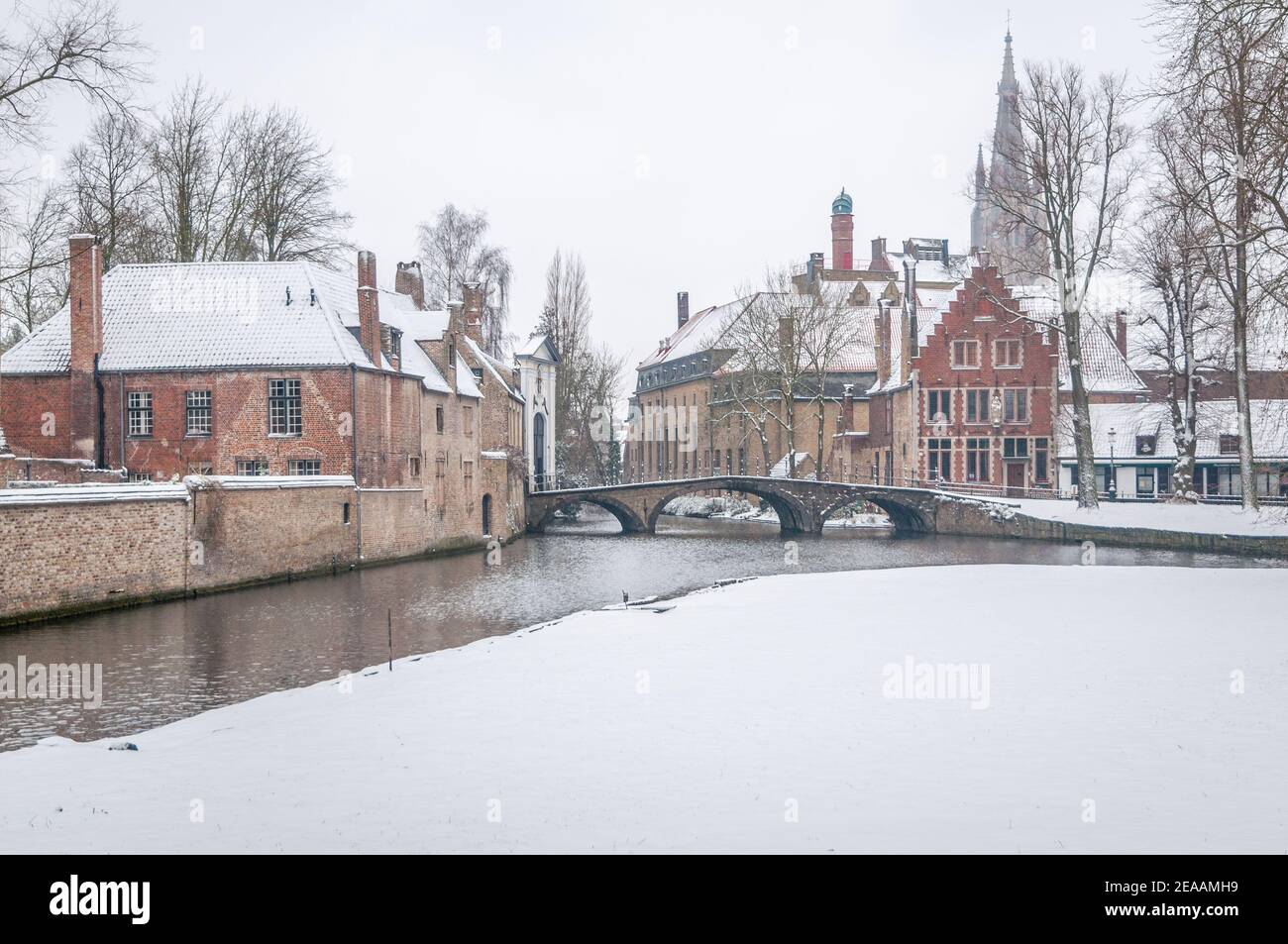 Bruges snow belfort hi-res stock photography and images - Alamy