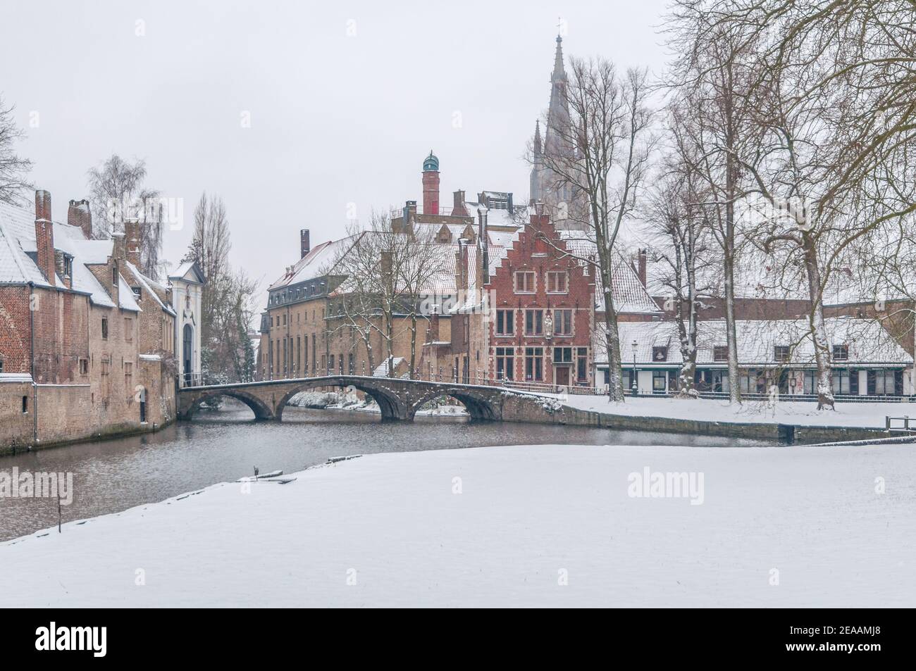 Bruges snow belfort hi-res stock photography and images - Alamy