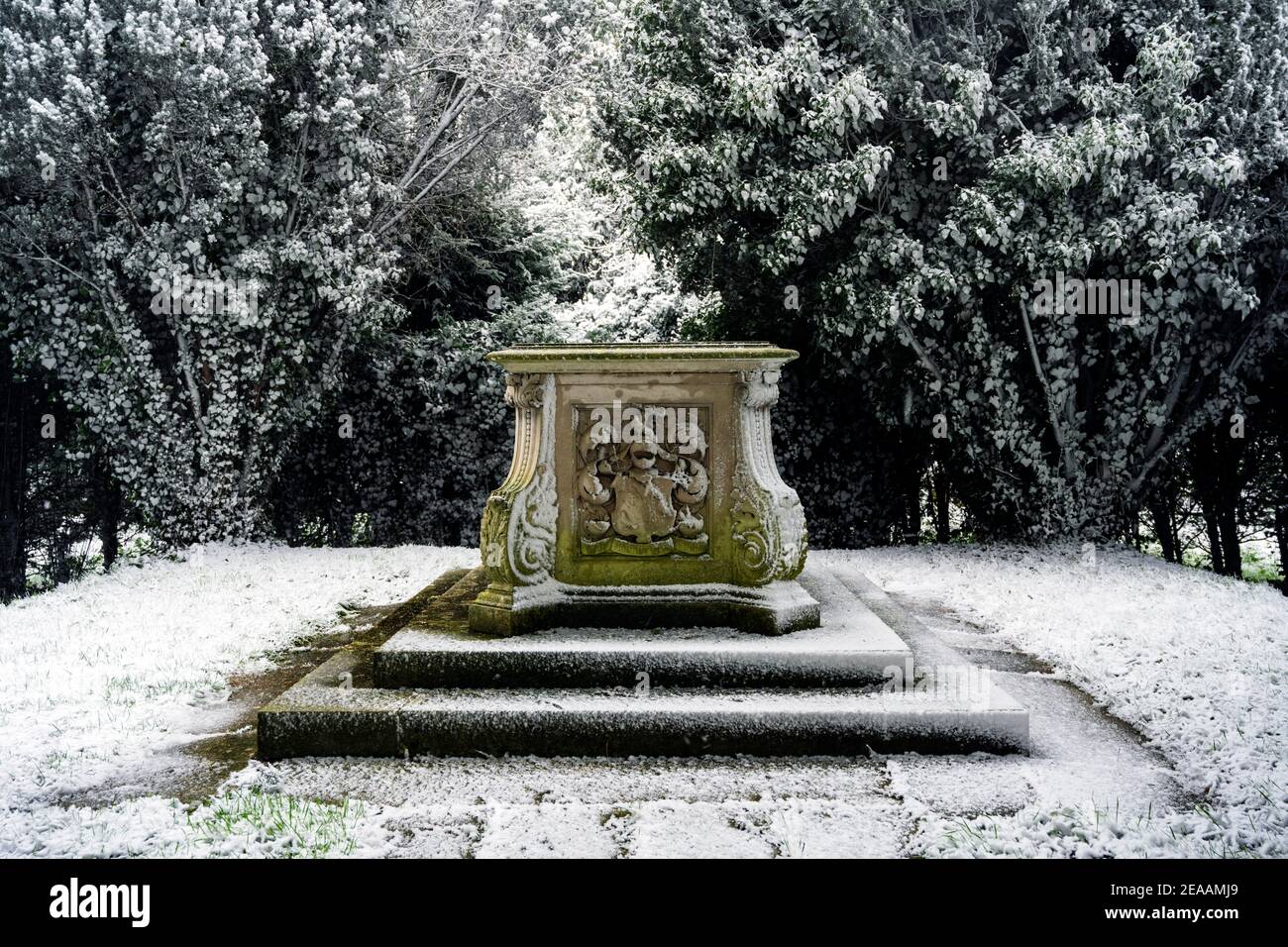 Family crypt hi-res stock photography and images - Alamy