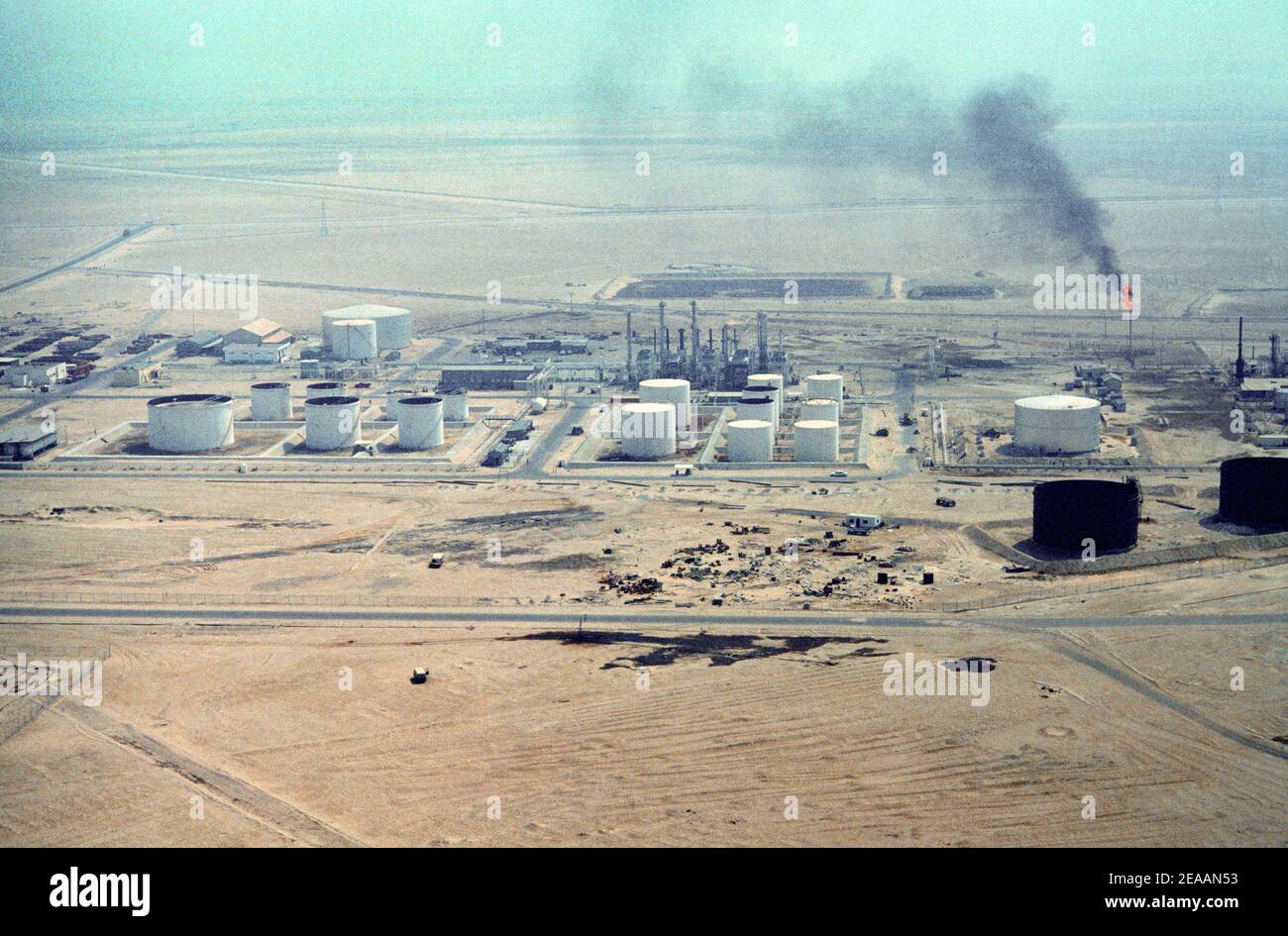 Qatar Oil Refinery Stock Photo - Alamy