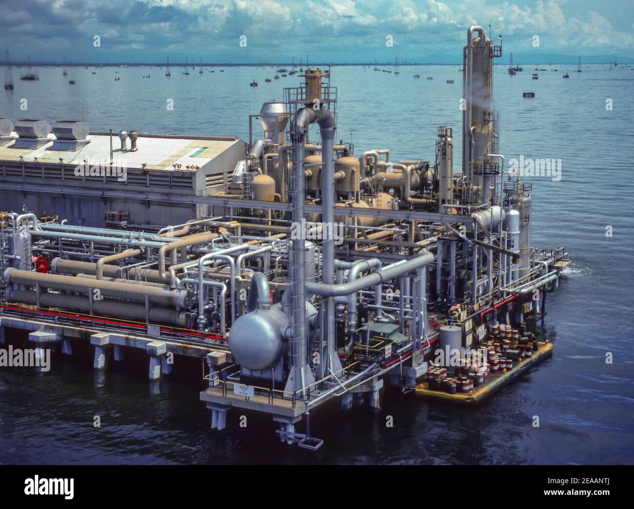 Lake maracaibo venezuela oil hi-res stock photography and images - Alamy