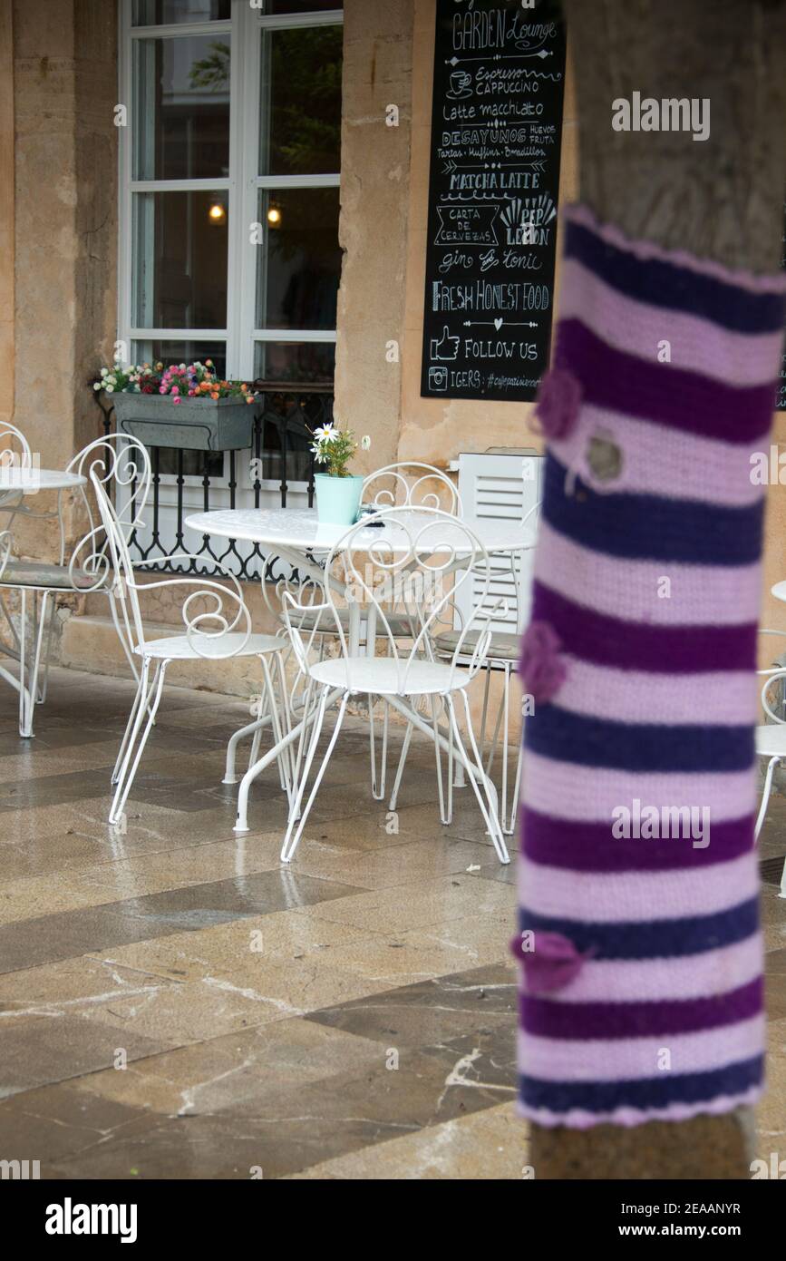 Tree trunk knitted with wool in front of the bistro Stock Photo - Alamy