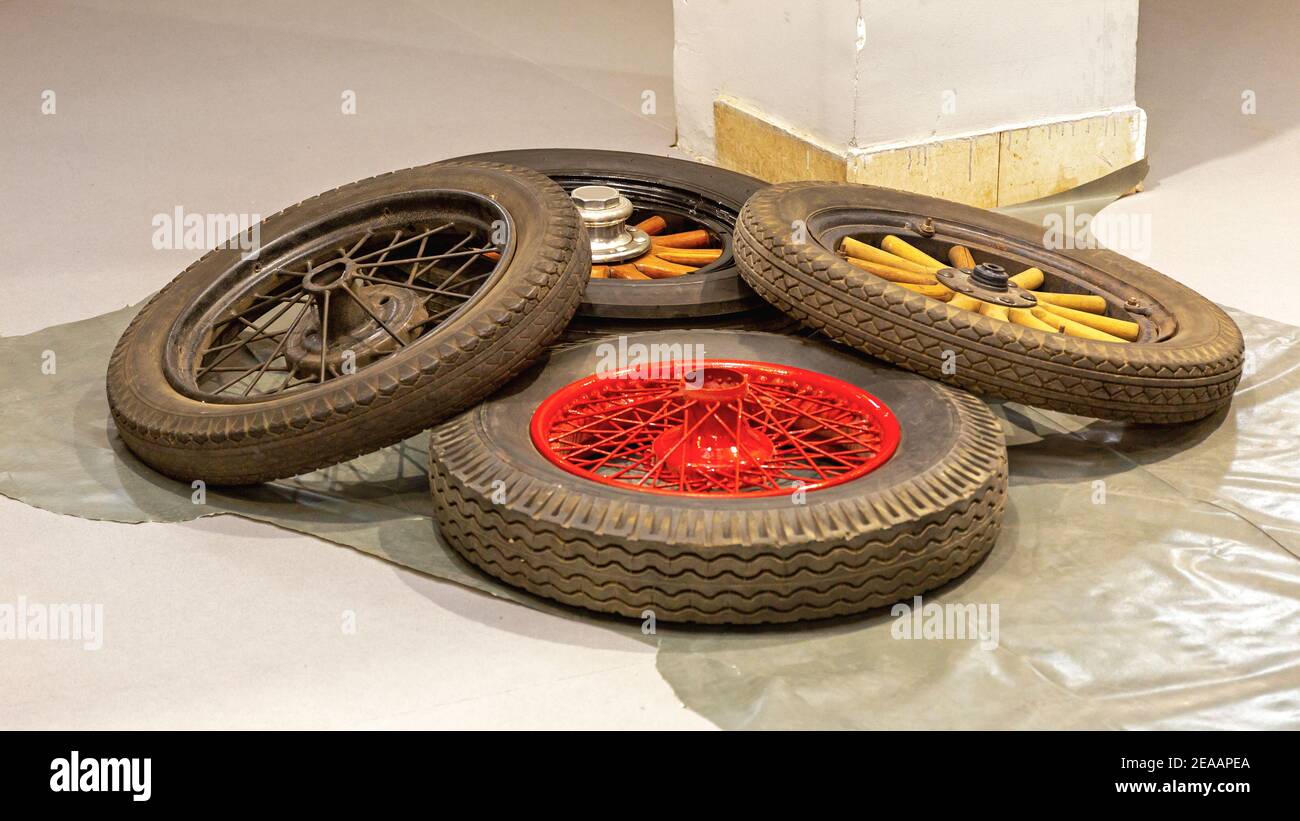 Old Tires With Wire Rims for Classic Cars Stock Photo - Alamy
