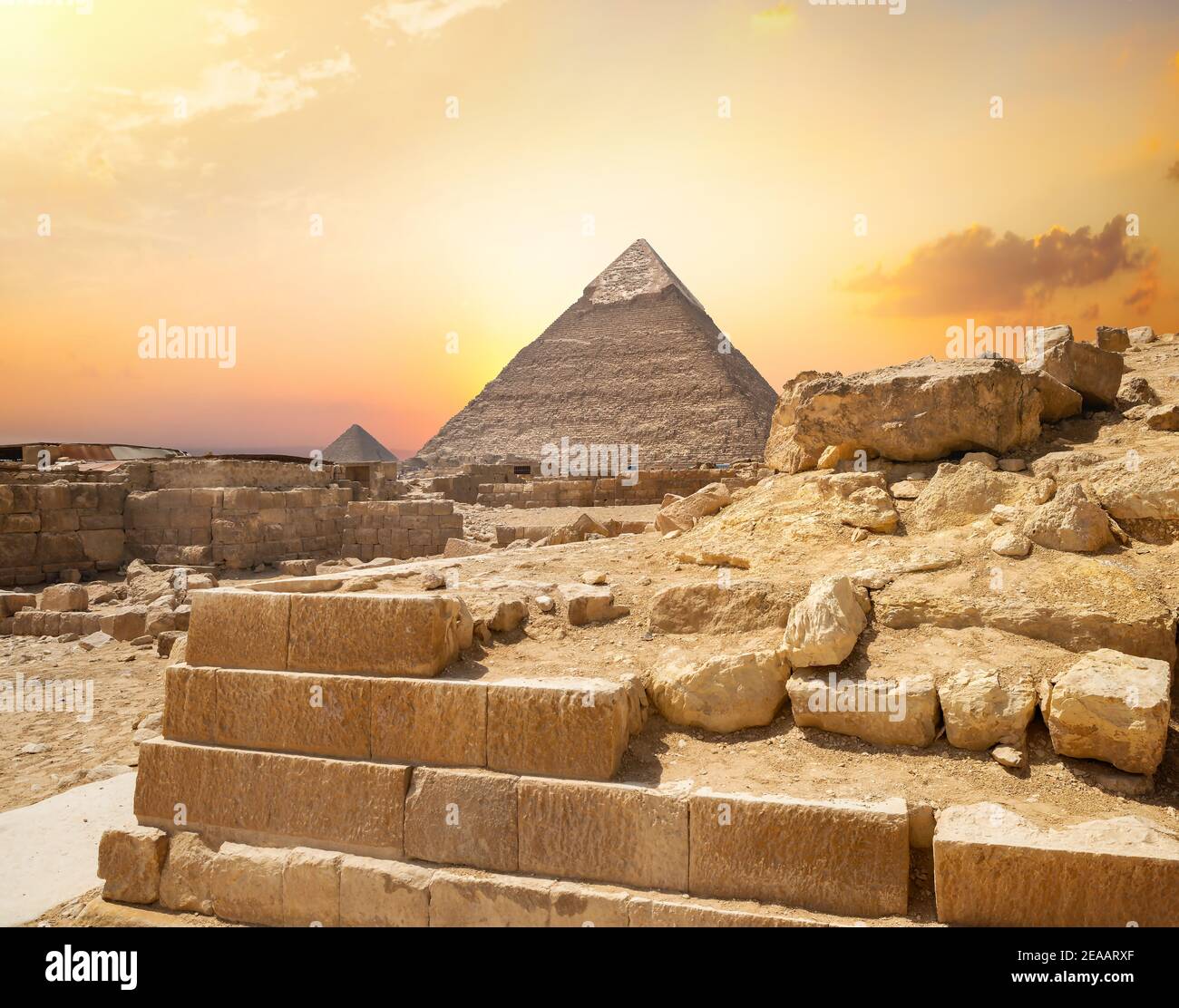 Egyptian pyramid hi-res stock photography and images - Alamy